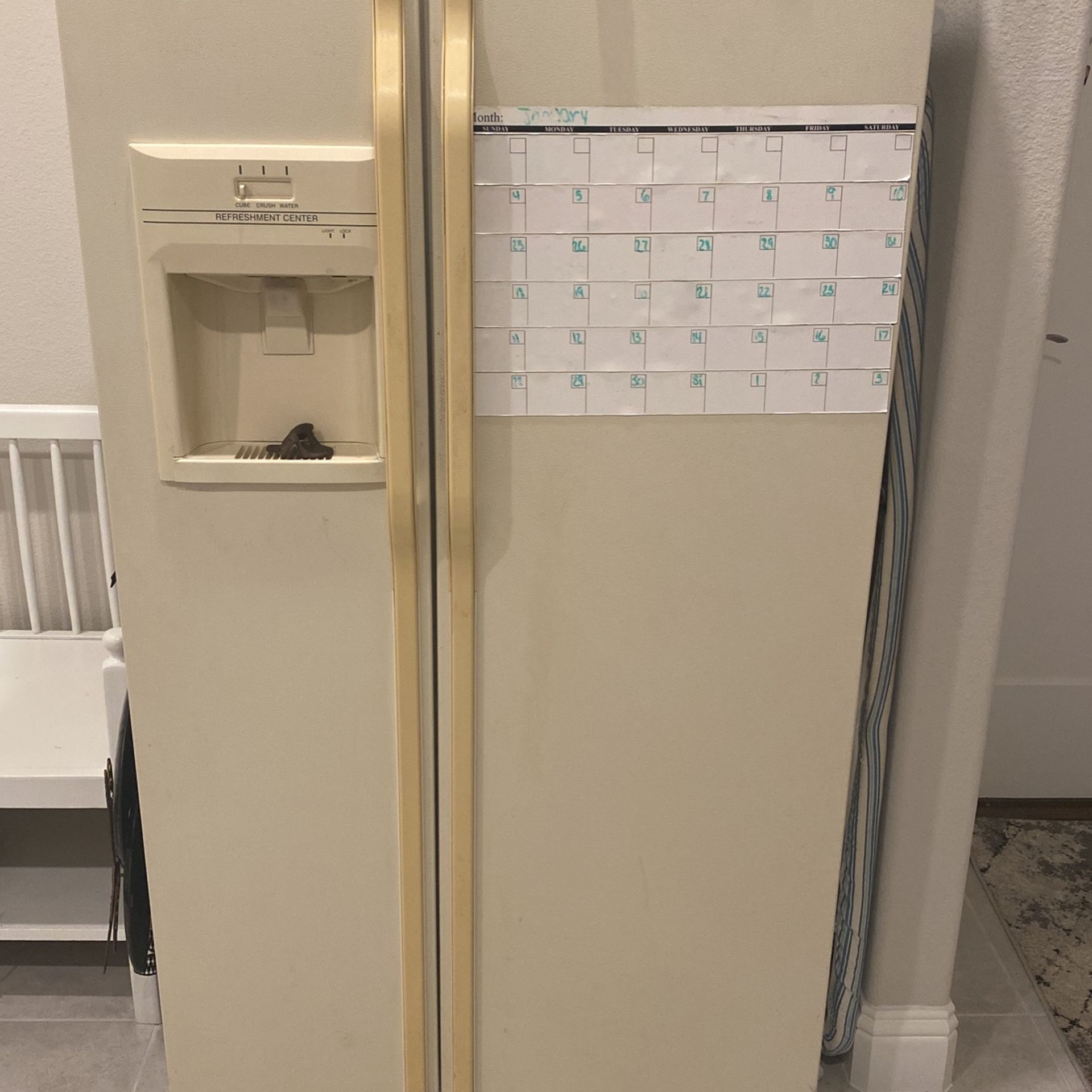Magic chef Side By Side Refrigerator for Sale in Aubrey, TX - OfferUp