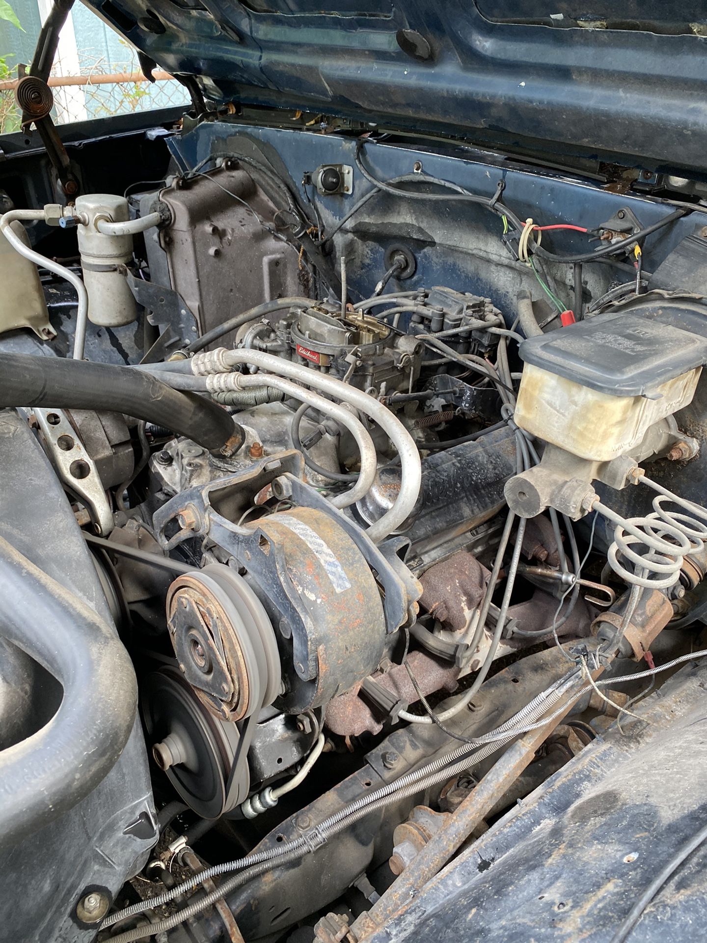5.7 350 v8 chevy/gmc engine for Sale in Houston, TX - OfferUp