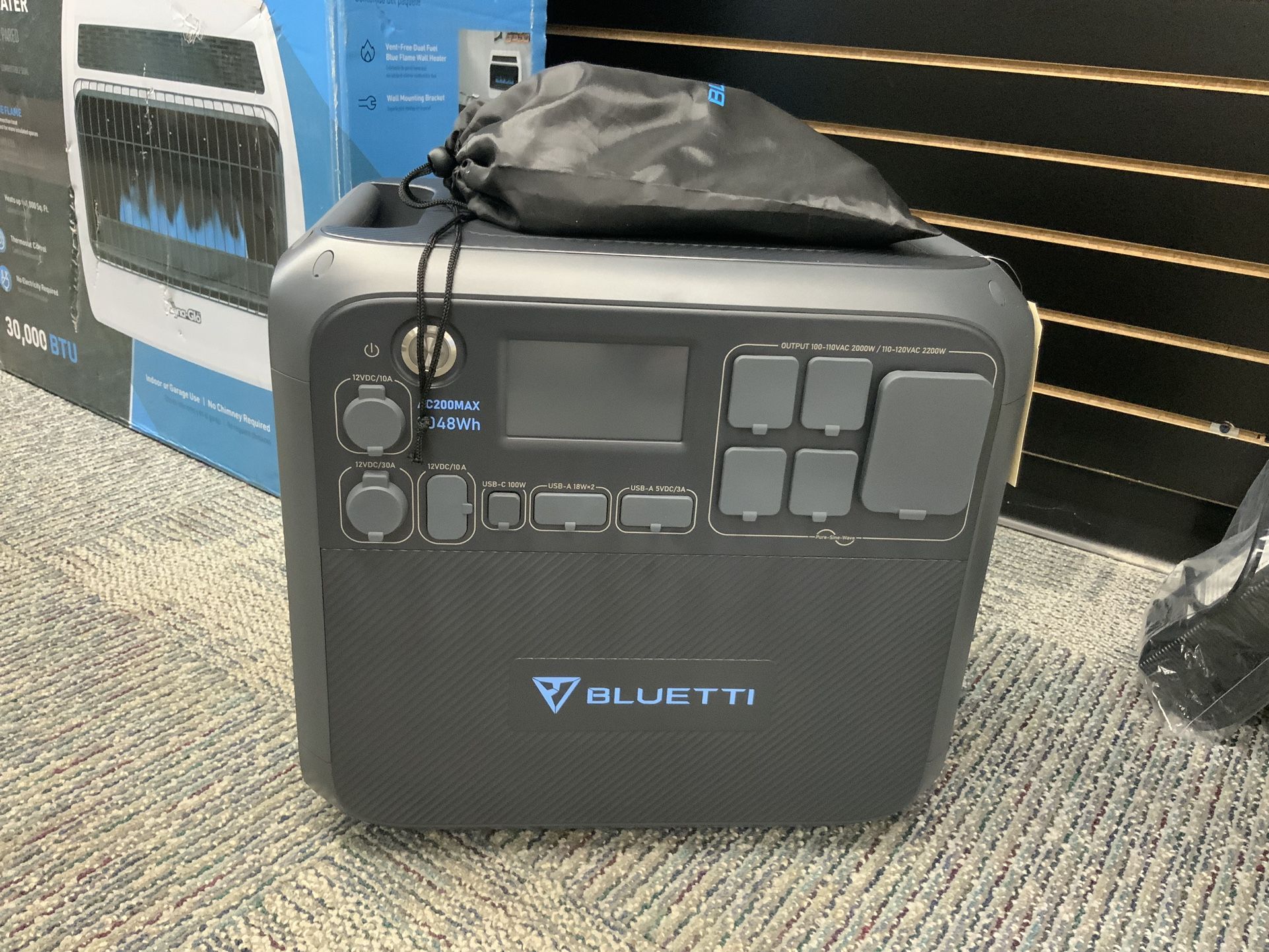 BLUETTI AC200 MAX Portable Power Station for Sale in Willoughby, OH ...