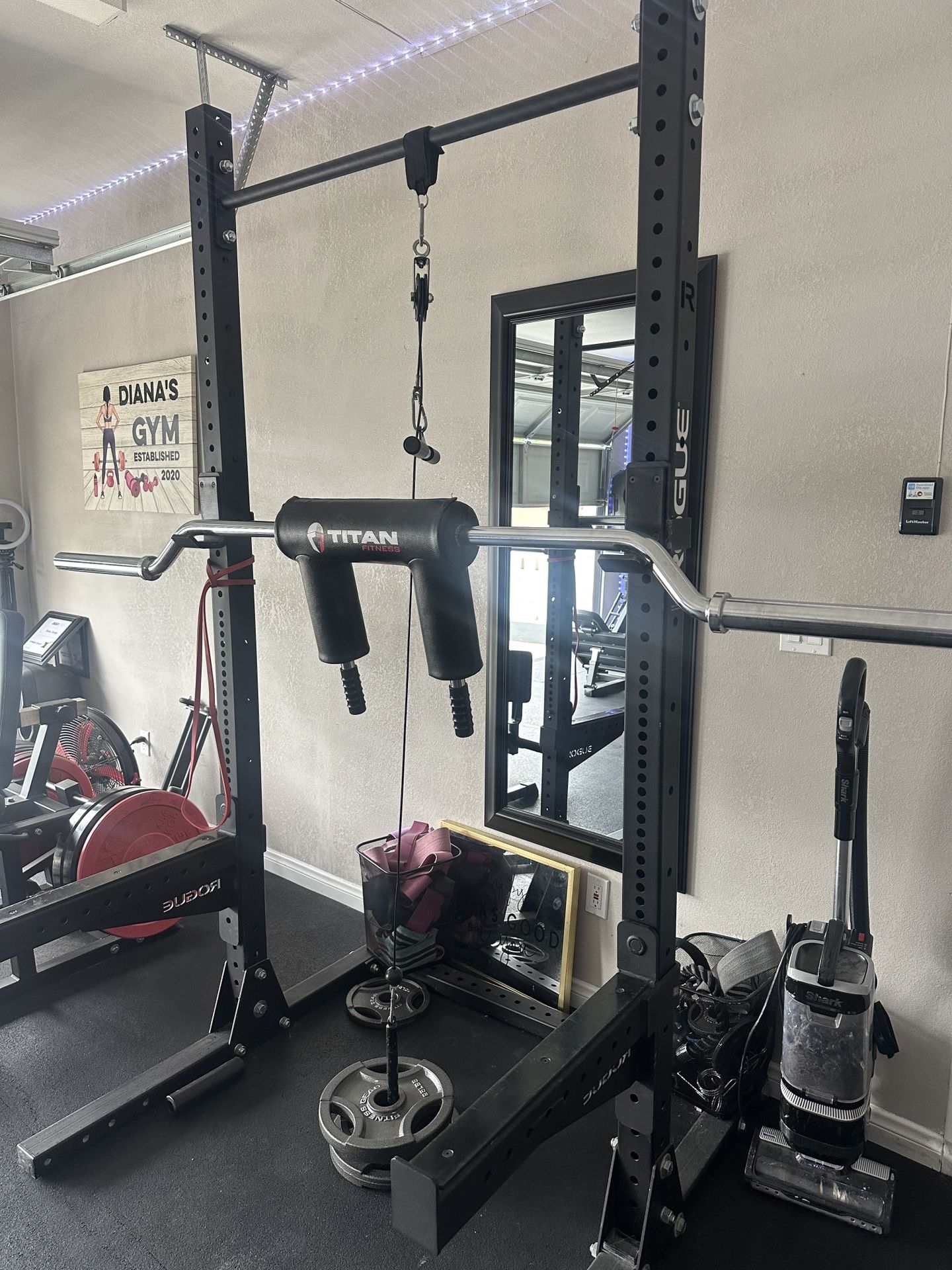 Titan Fitness Safety Squat Bar for Sale in Bonita, CA - OfferUp