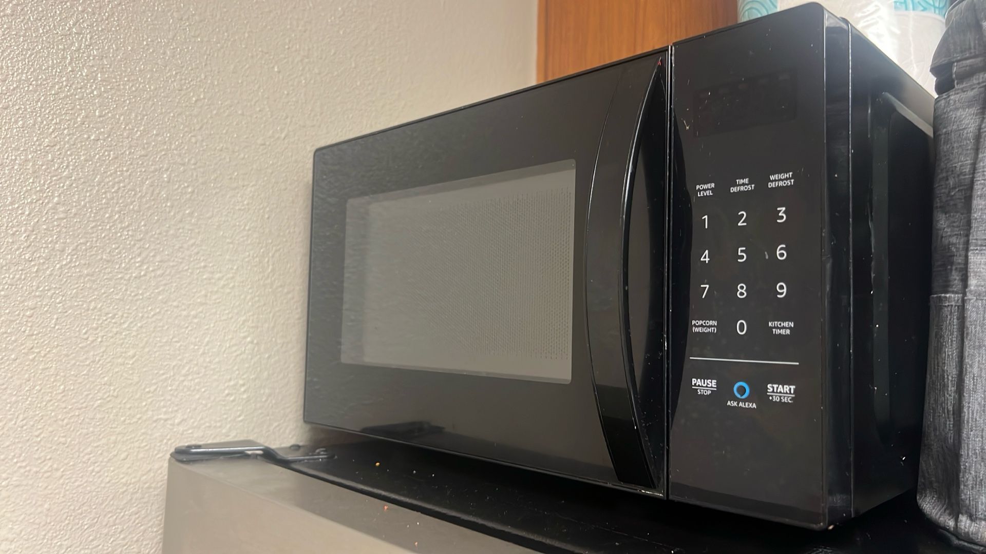 Alexa Enabled Microwave for Sale in Bellevue, WA - OfferUp