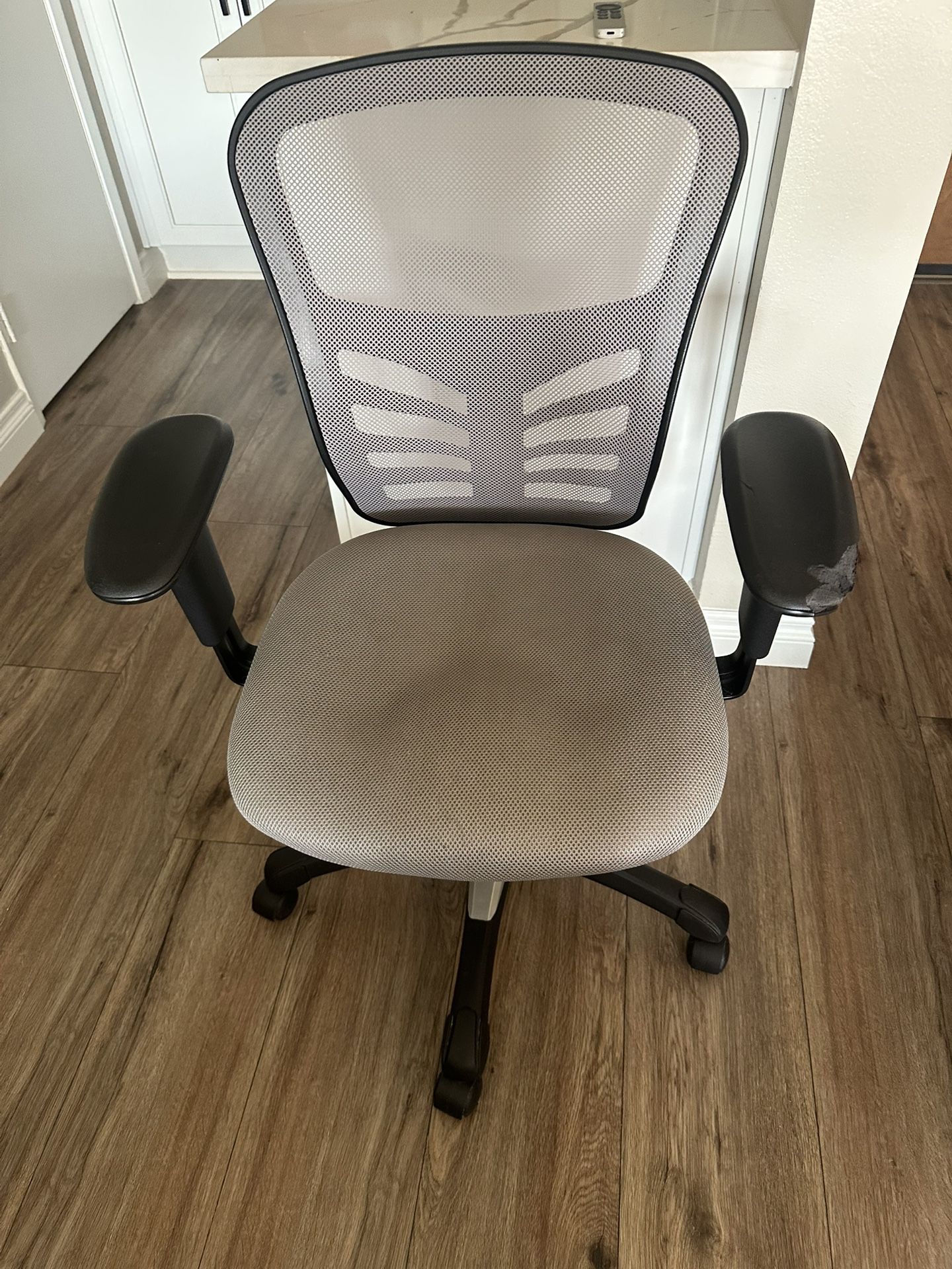 Free Office Chair for Sale in Los Angeles, CA - OfferUp