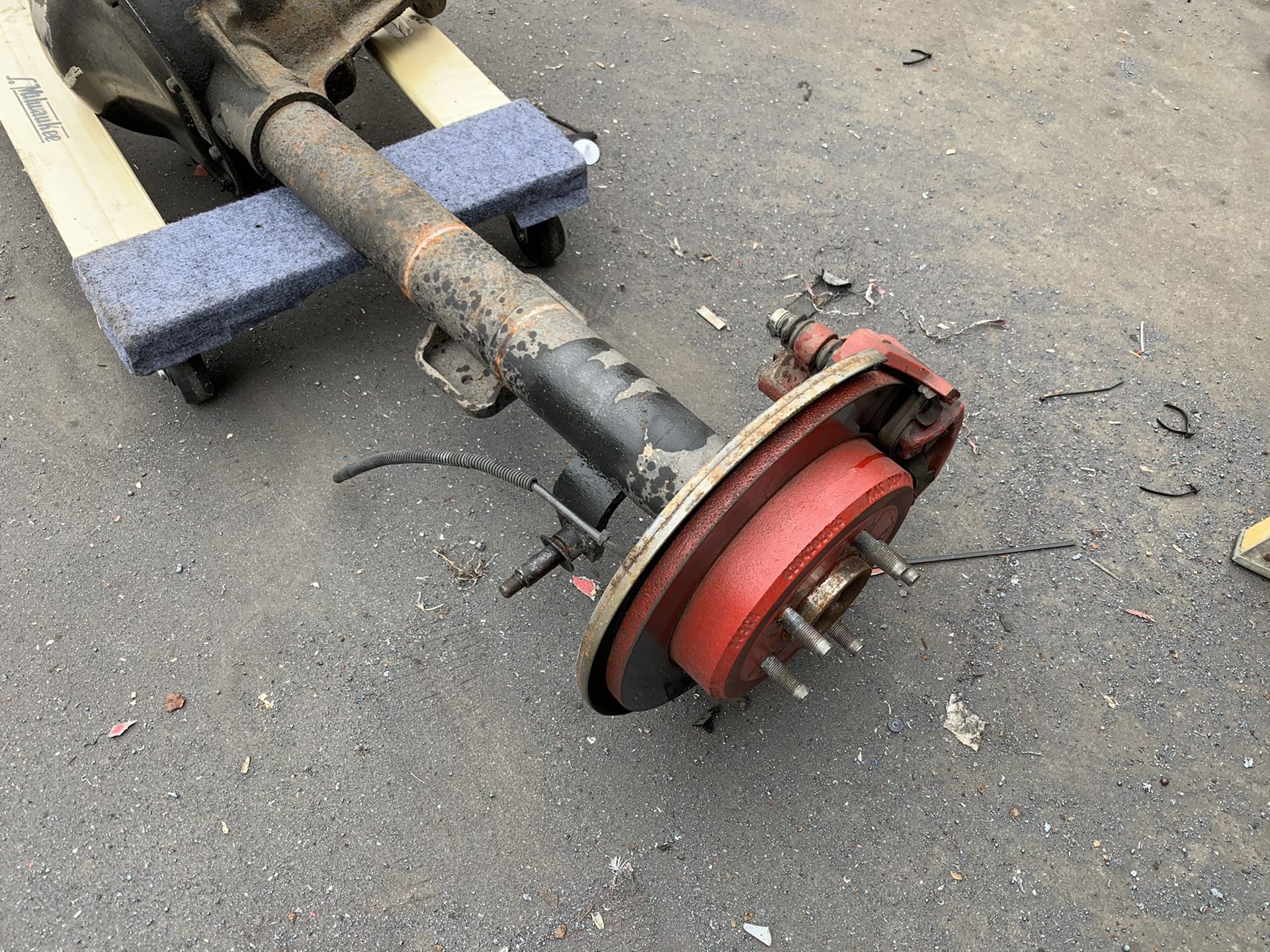 1998 1999 2000 2001 crown vic Victoria rear end axle suspension for ...