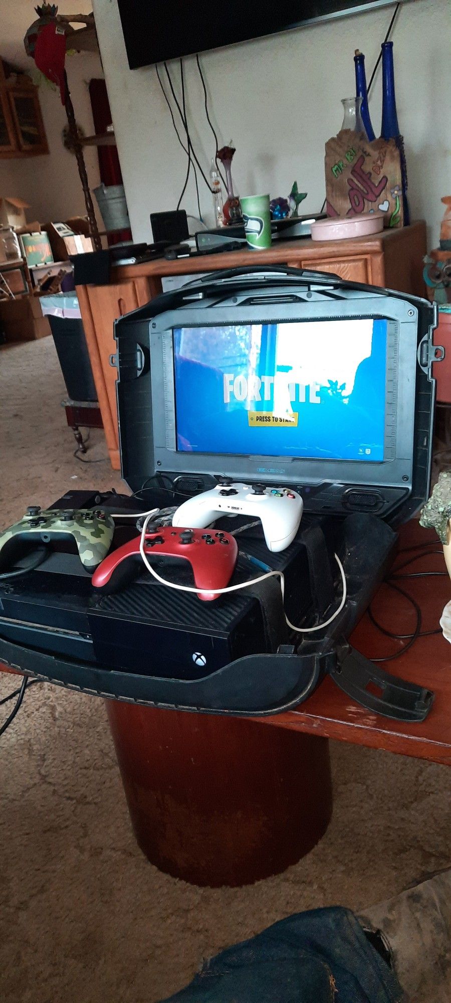Xbox One And Gaem Case W/led TV for Sale in Concrete, WA - OfferUp