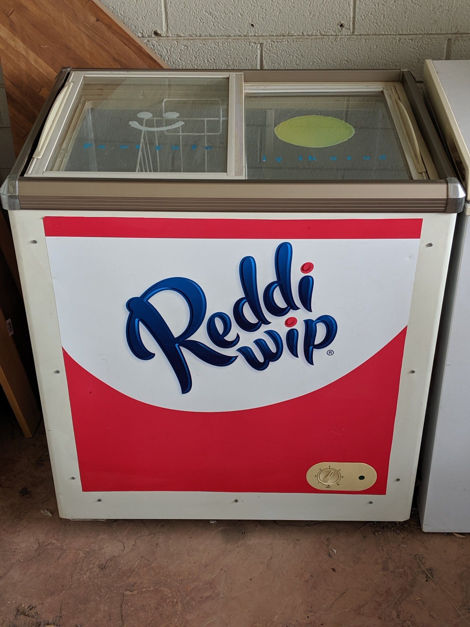 Free Reddi-wip Cooler/Refrigerator for Sale in Phoenix, AZ - OfferUp