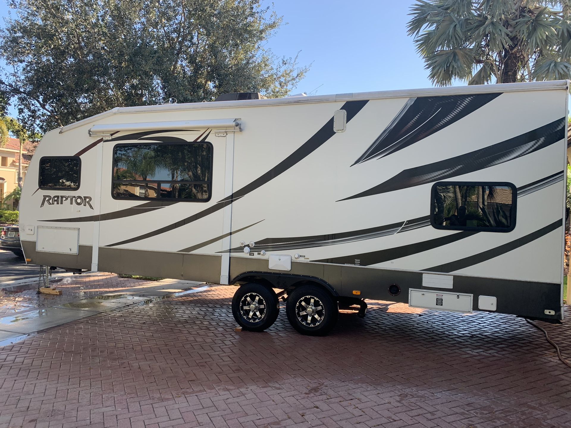 2014 Keystone Raptor Toy Hauler for Sale in Lake Worth, FL - OfferUp