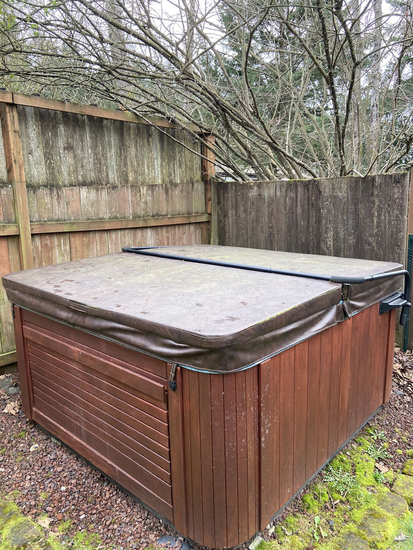 Hot tub cover and folding arm for Sale in Spanaway, WA - OfferUp