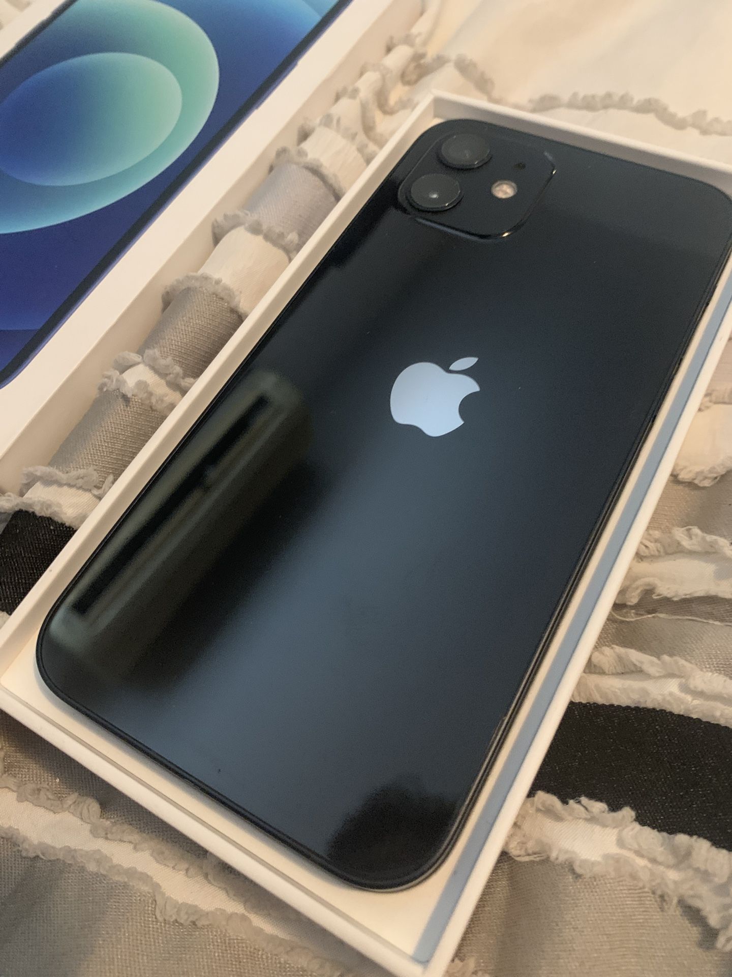 iPhone 12 64gb Sim Unlocked To Carrier for Sale in Anaheim, CA - OfferUp