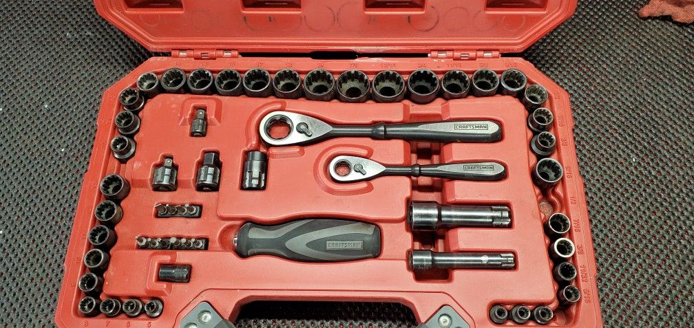 Craftsman 58 pc. Universal Max Axess Mechanic's Tool Set for Sale in ...