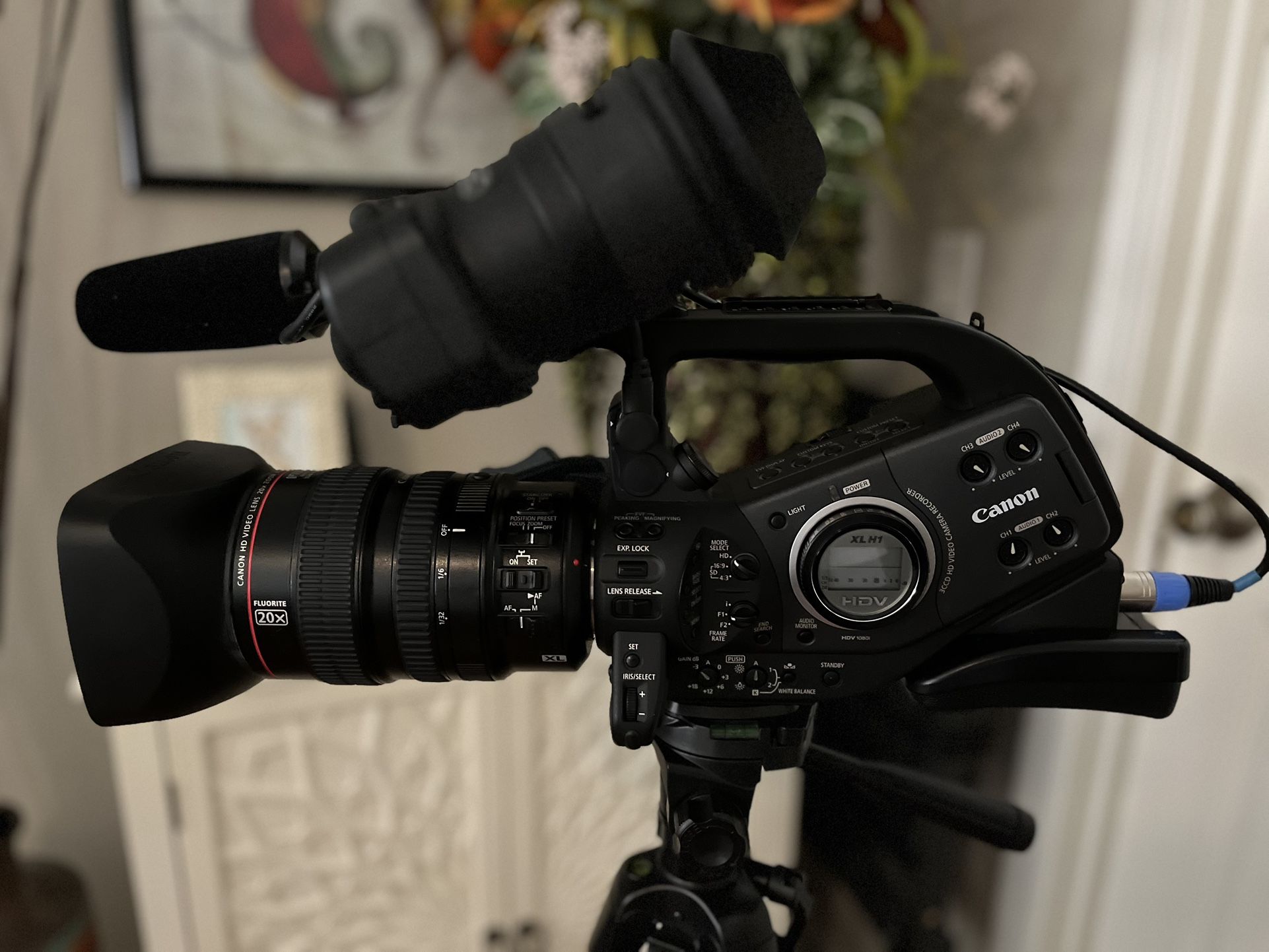 Canon XL H1A HD Camcorder Plus Wireless mic System for Sale in Chandler ...