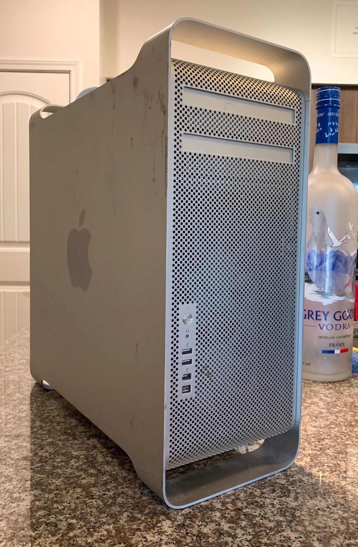 Mac Pro Desktop Tower fair condition fully working El Capitan for Sale ...