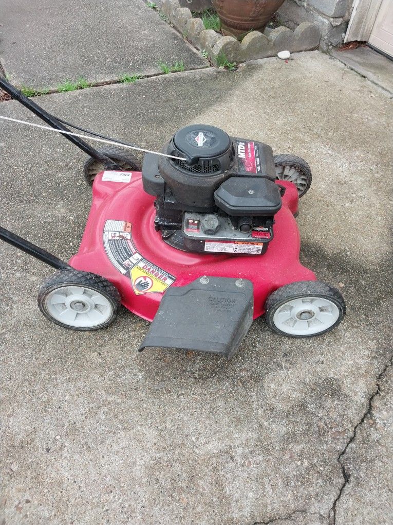 MTD 4.5 hp 20" Lawn Mower for Sale in Missouri City, TX - OfferUp