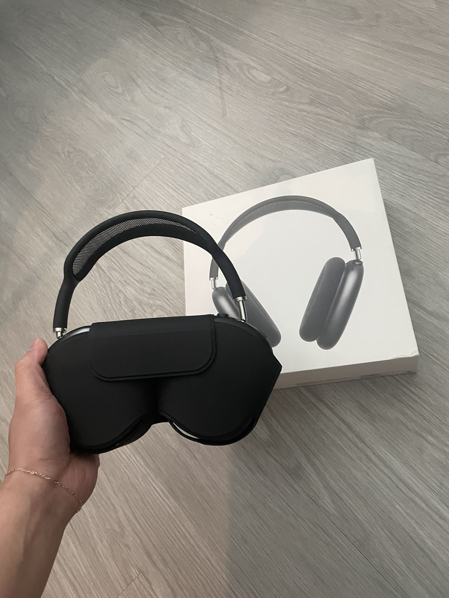 AirPod maxes for Sale in Tempe, AZ - OfferUp