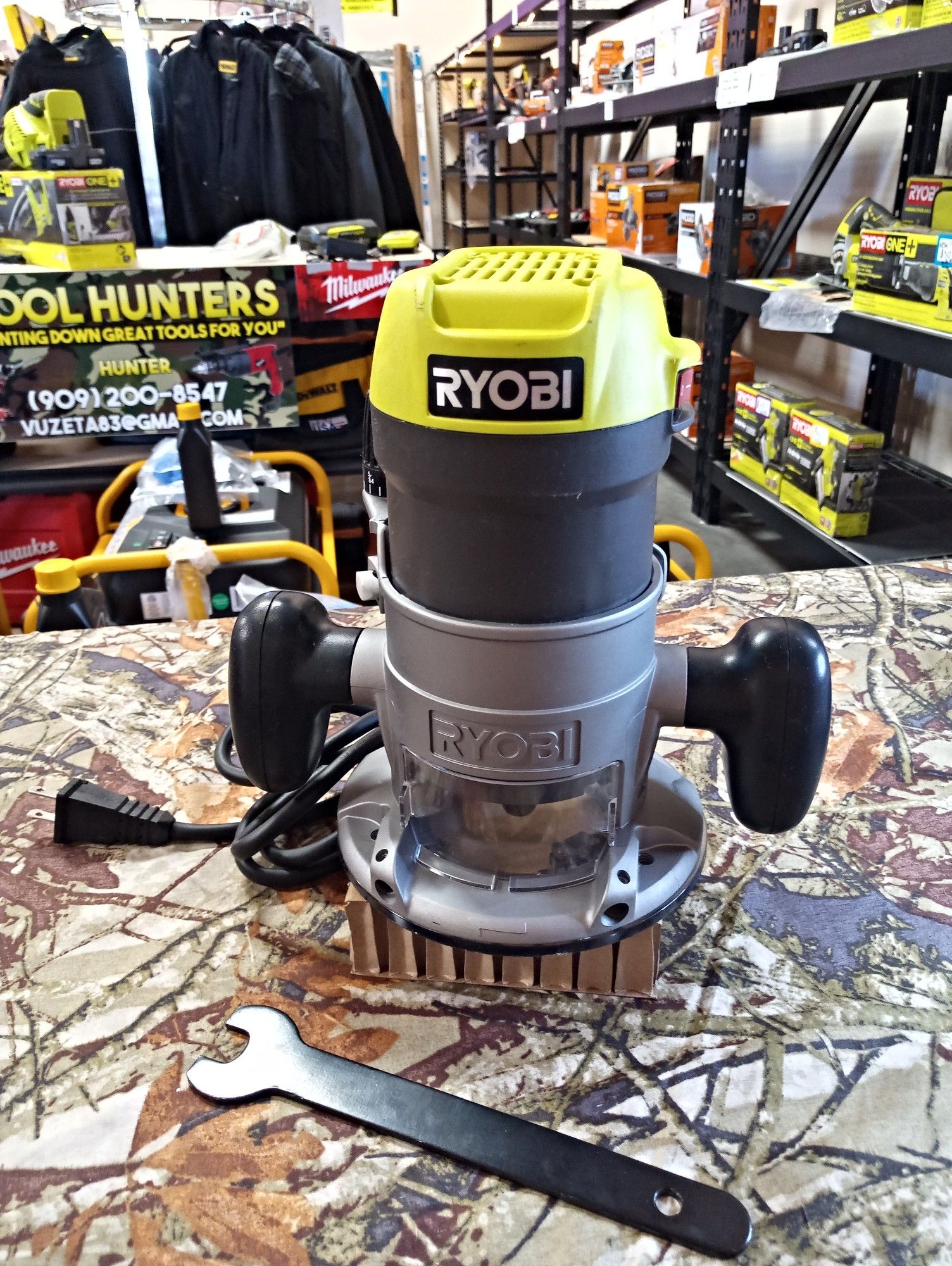 LIGHTLY USED .IN EXCELLENT CONDITION ..RYOBI CORDED 1-1/2 PEAK HP 8.5 ...