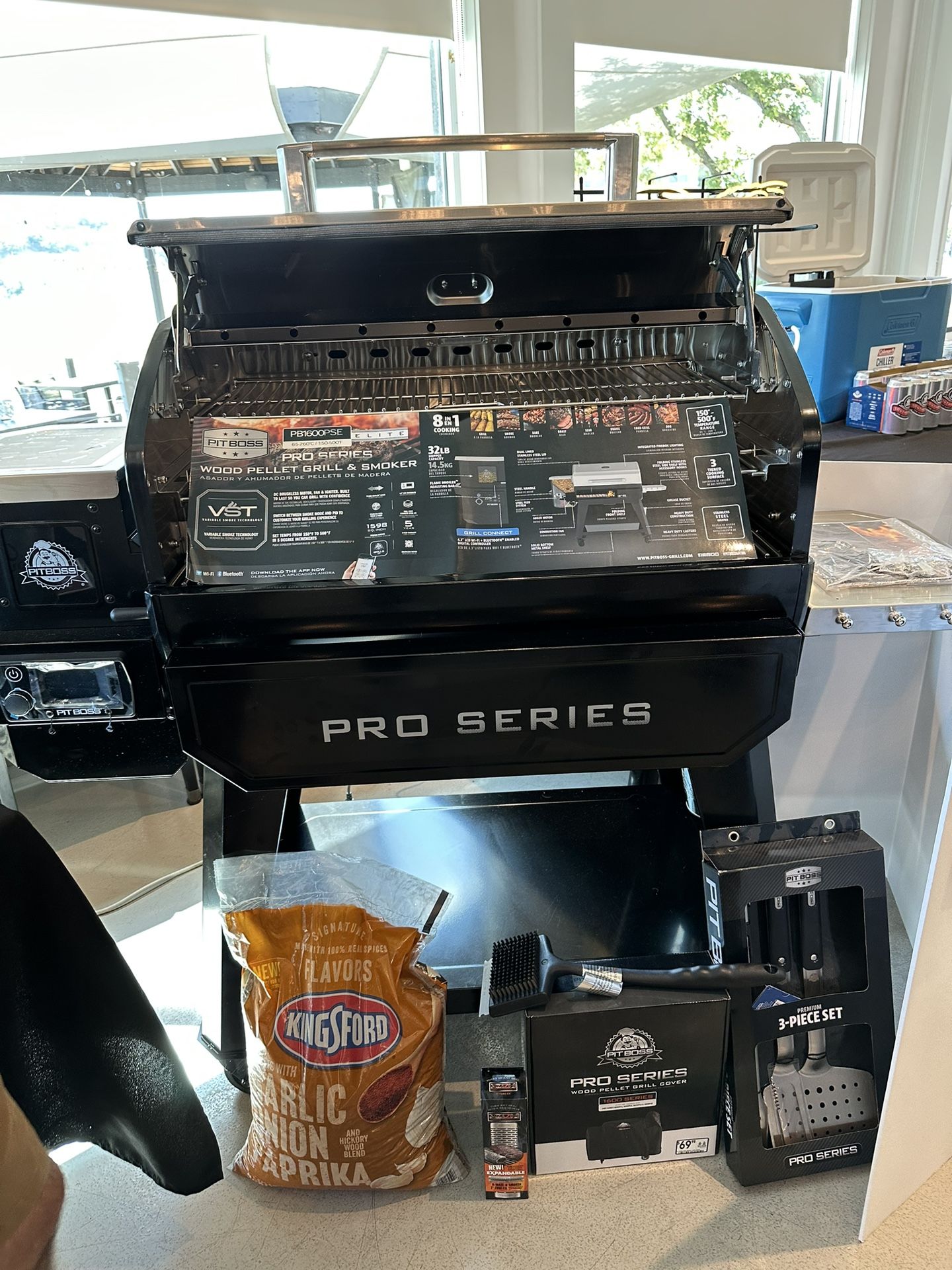 New Pit Boss Pro 1600 Elite with Accessories for Sale in San Antonio ...