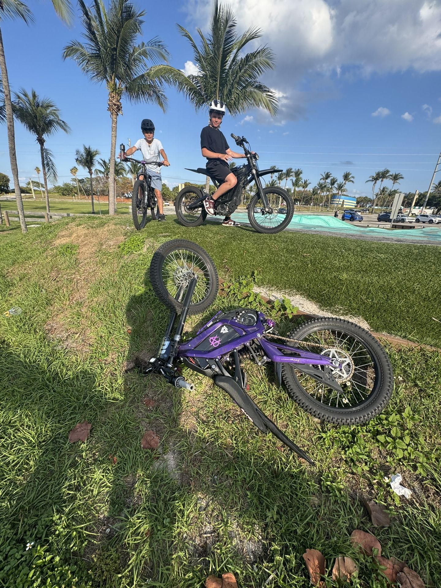 Modded Surron Light Bee X 2024 for Sale in Bal Harbour, Florida - OfferUp