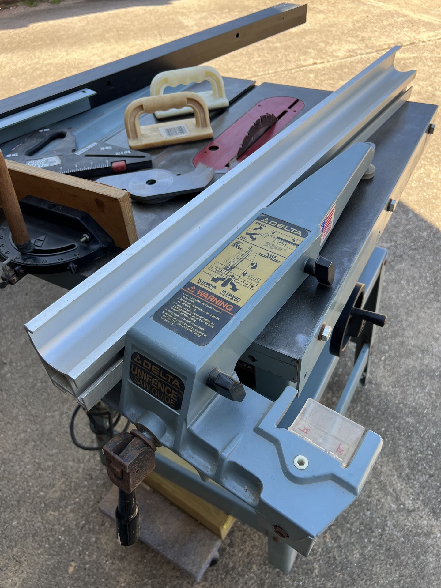 Delta 10” Contractor Table Saw for Sale in Dallas, TX - OfferUp