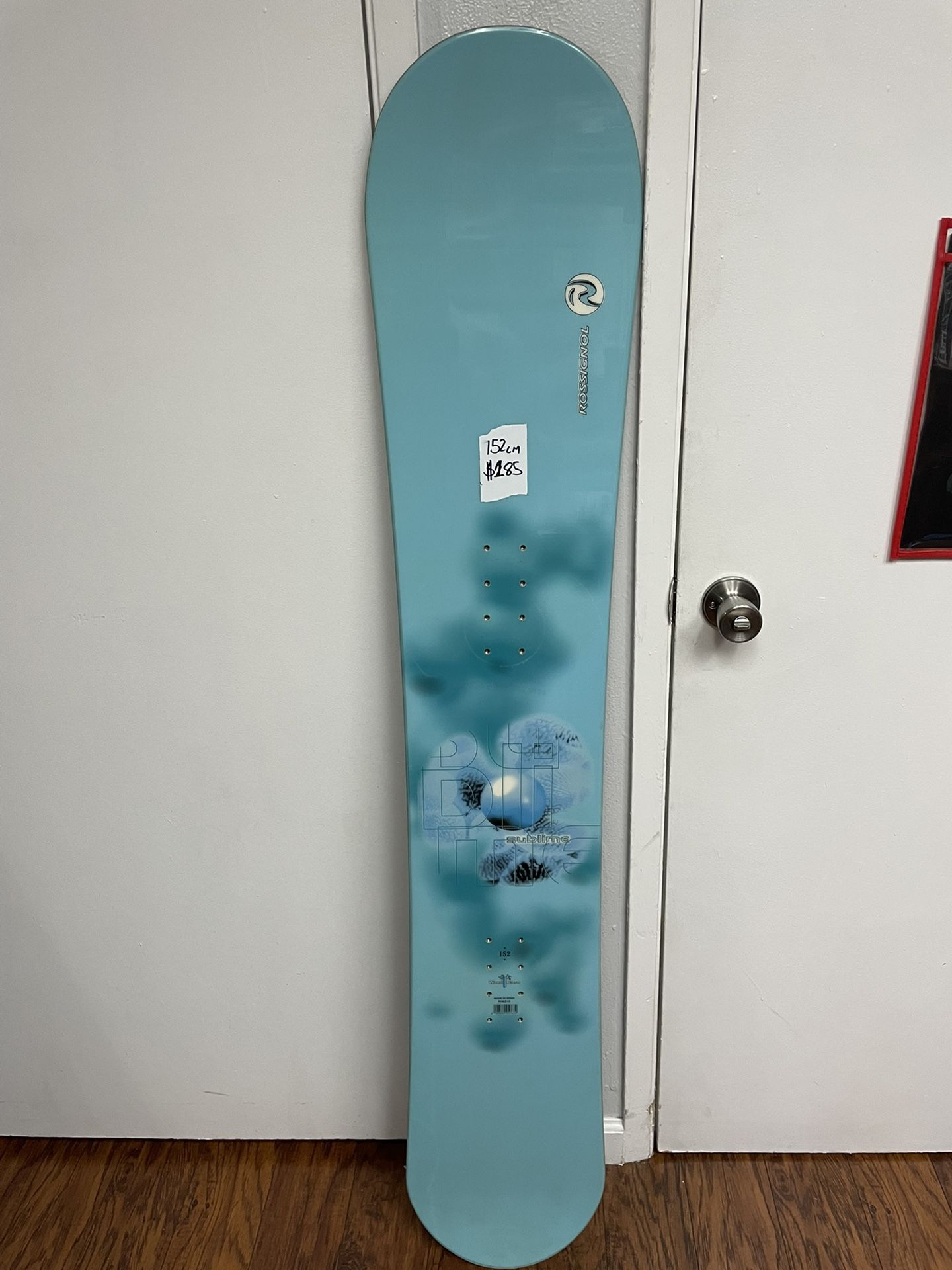 152cm Rossignal sublime snowboard without bindings add bindings for 80 free 80 tuneup with purchase for Sale in Newark CA OfferUp