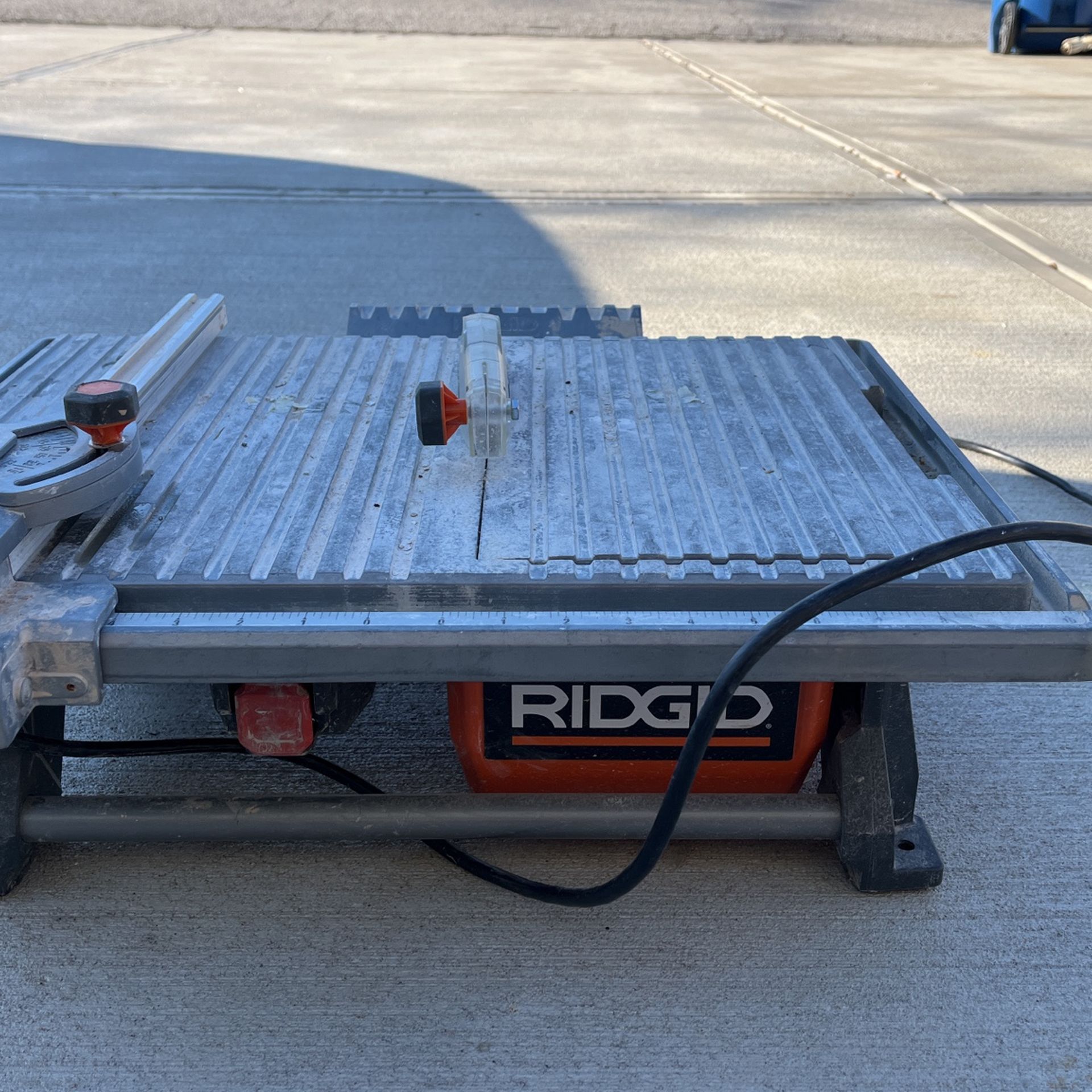 Ridgid Blade Corded Table Top Wet Tile Saw for Sale in O'fallon, MO ...