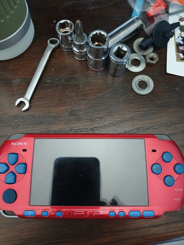 Psp Red 2000 for Sale in Pico Rivera, CA - OfferUp