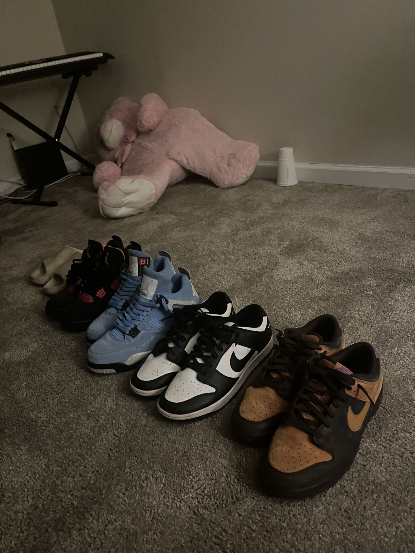 Jordan 4s, Dunks, Yeezy Slides CHECK BIO for Sale in Daniels, MD - OfferUp
