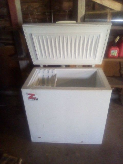 Whirlpool Deep Freezer White Large for Sale in Oklahoma City, OK - OfferUp