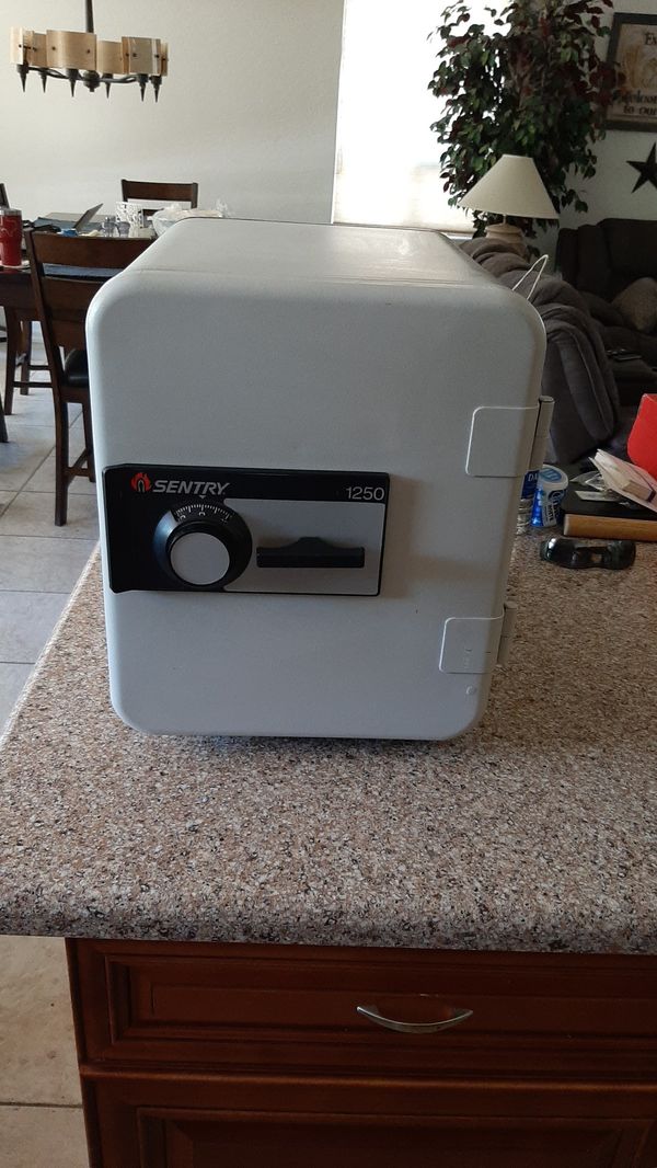 Sentry 1250 1.25 sq ft. Fireproof Combination Safe only $50 CASH FIRM ...