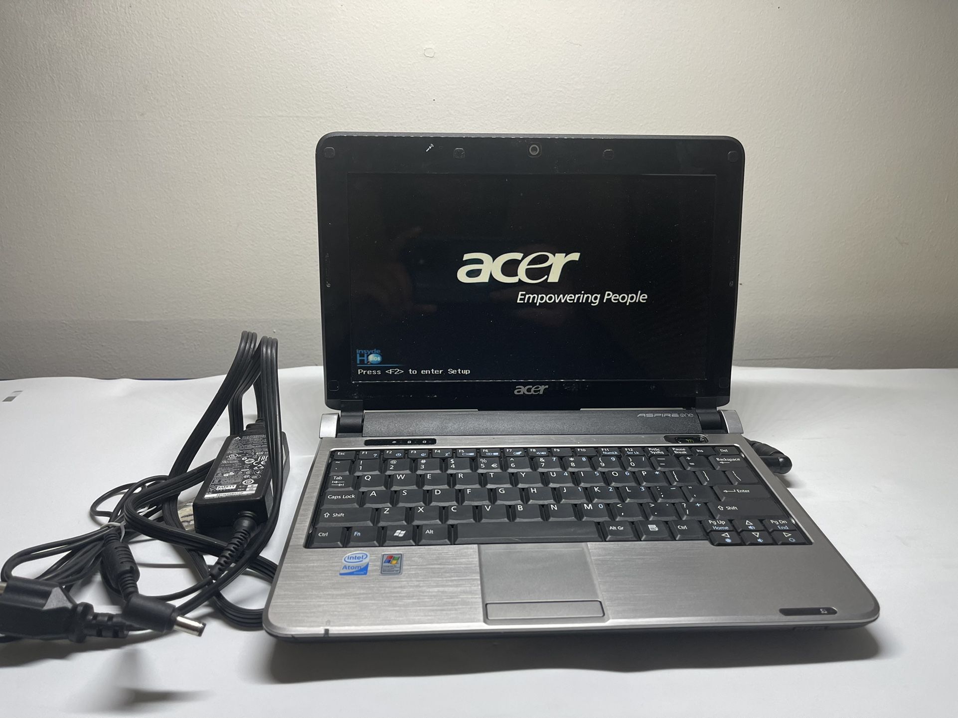Acer ApsireOne Mini Laptop Windows XP With Charger SKU 1085 for Sale in ...