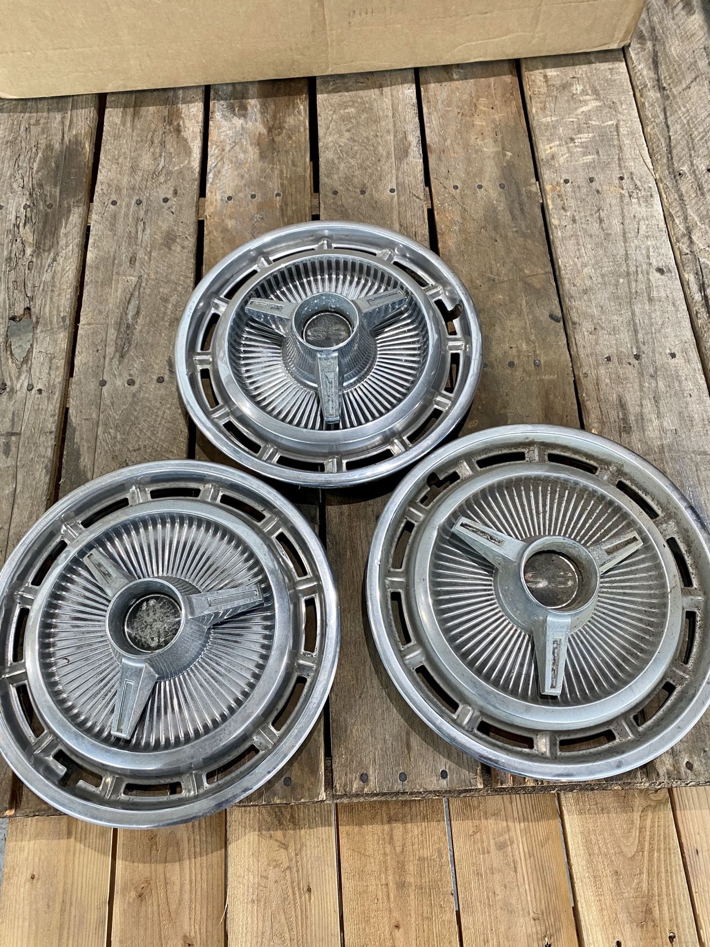 1965 1966 CHEVROLET IMPALA SS HUBCAPS 65 66 for Sale in Miami Lakes, FL ...