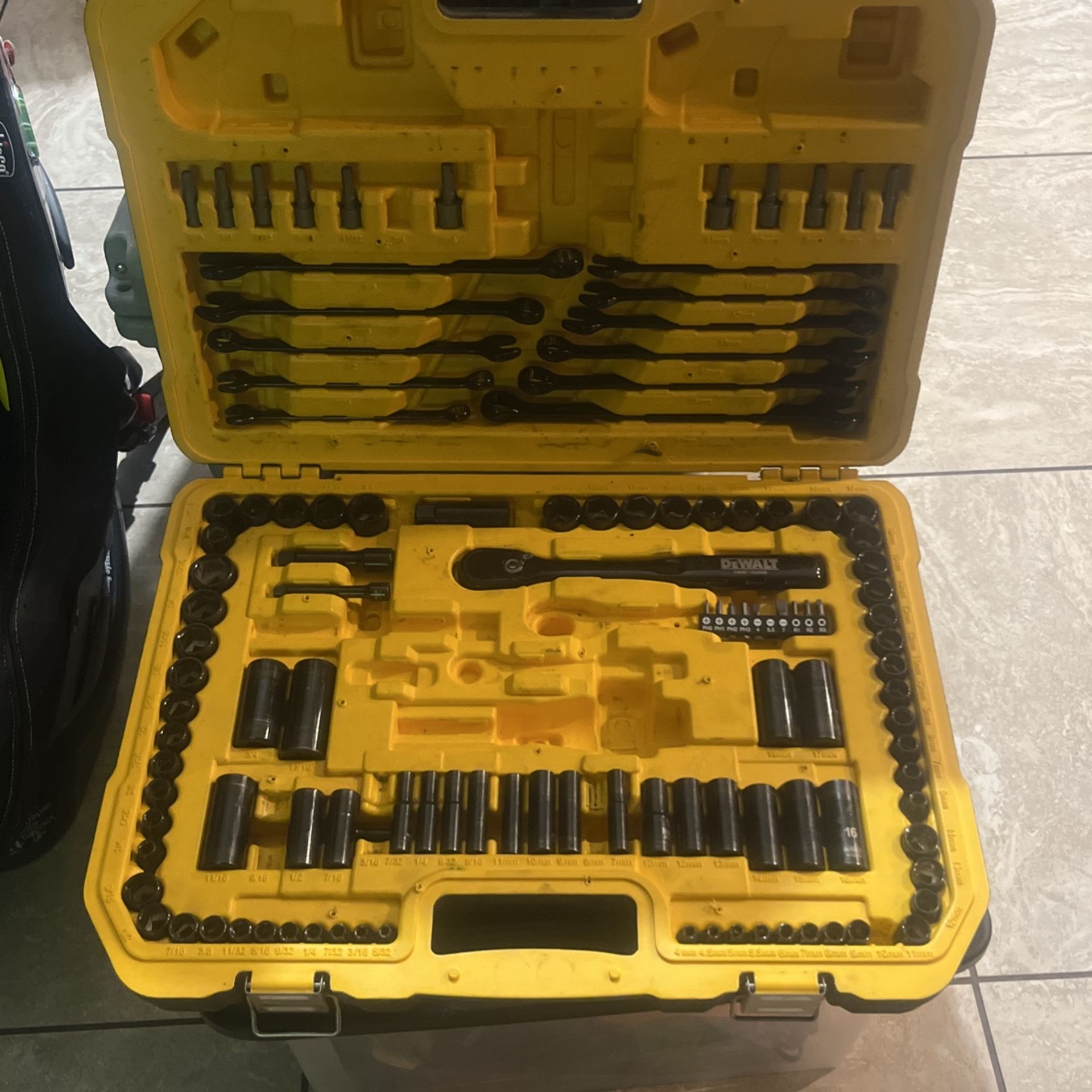 Dewalt socket Set for Sale in Chandler, AZ - OfferUp
