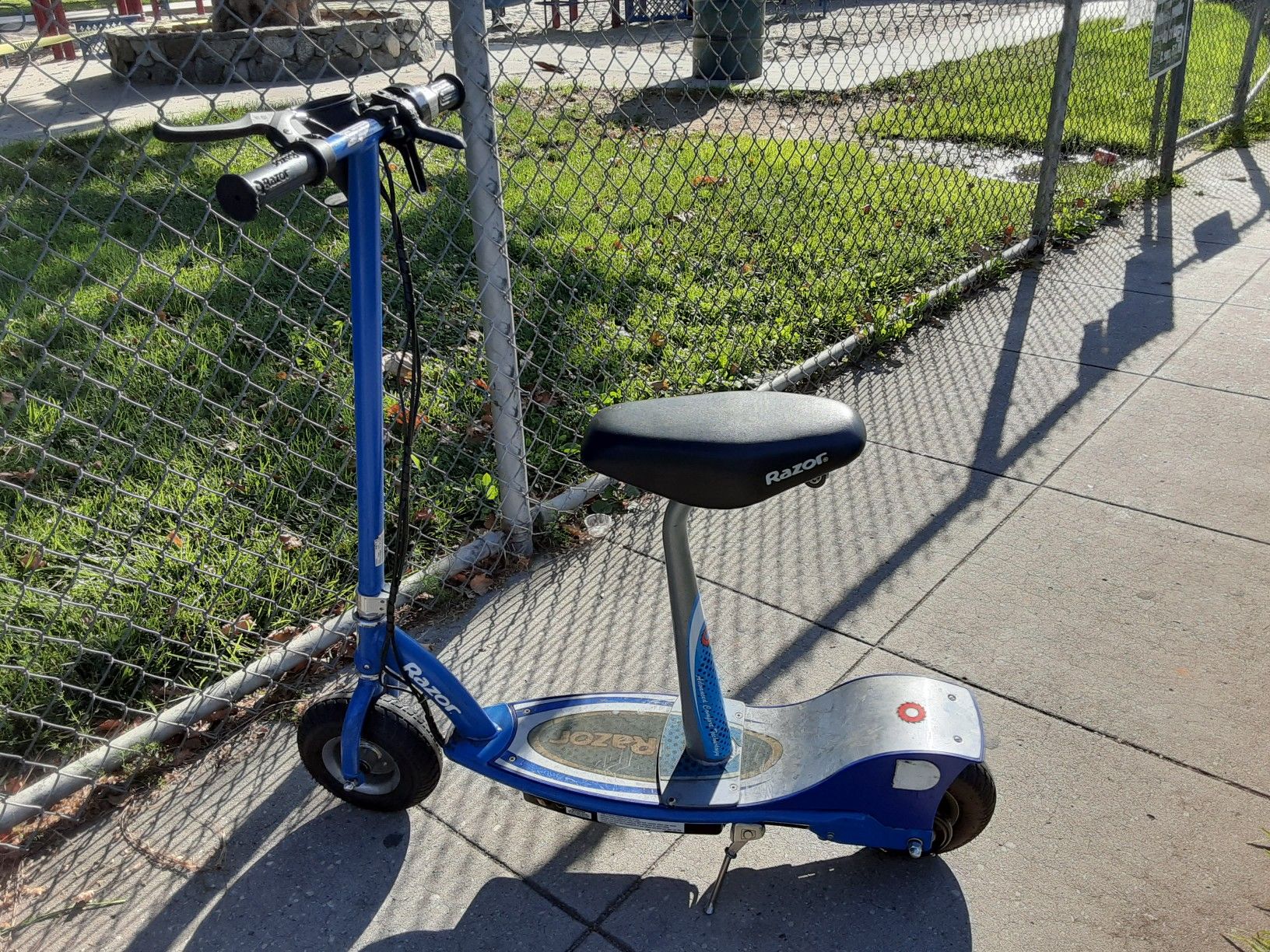 Razor 300S scooter with seat for Sale in Los Angeles, CA - OfferUp