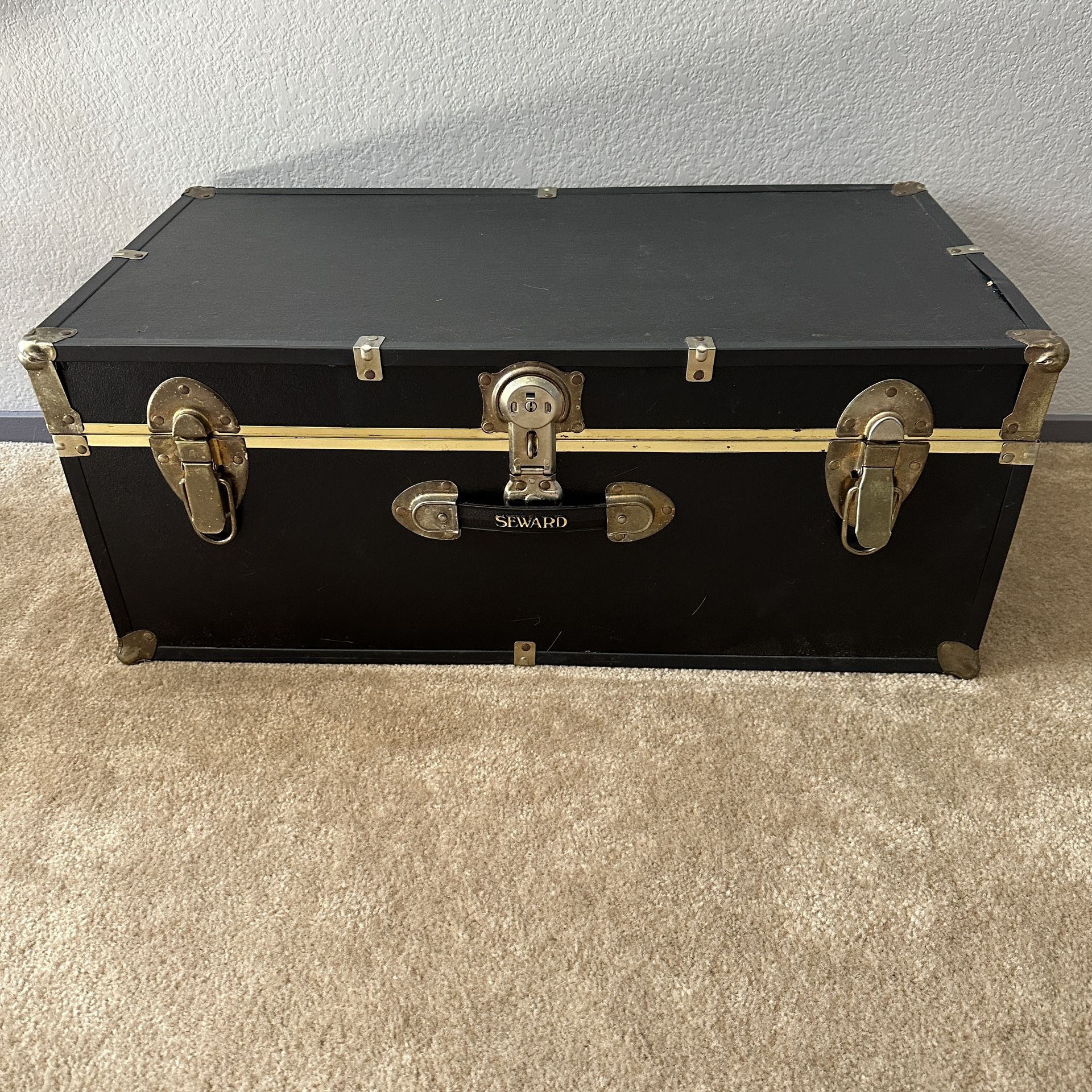 Seward Vintage Trunk for Sale in North Las Vegas, NV - OfferUp