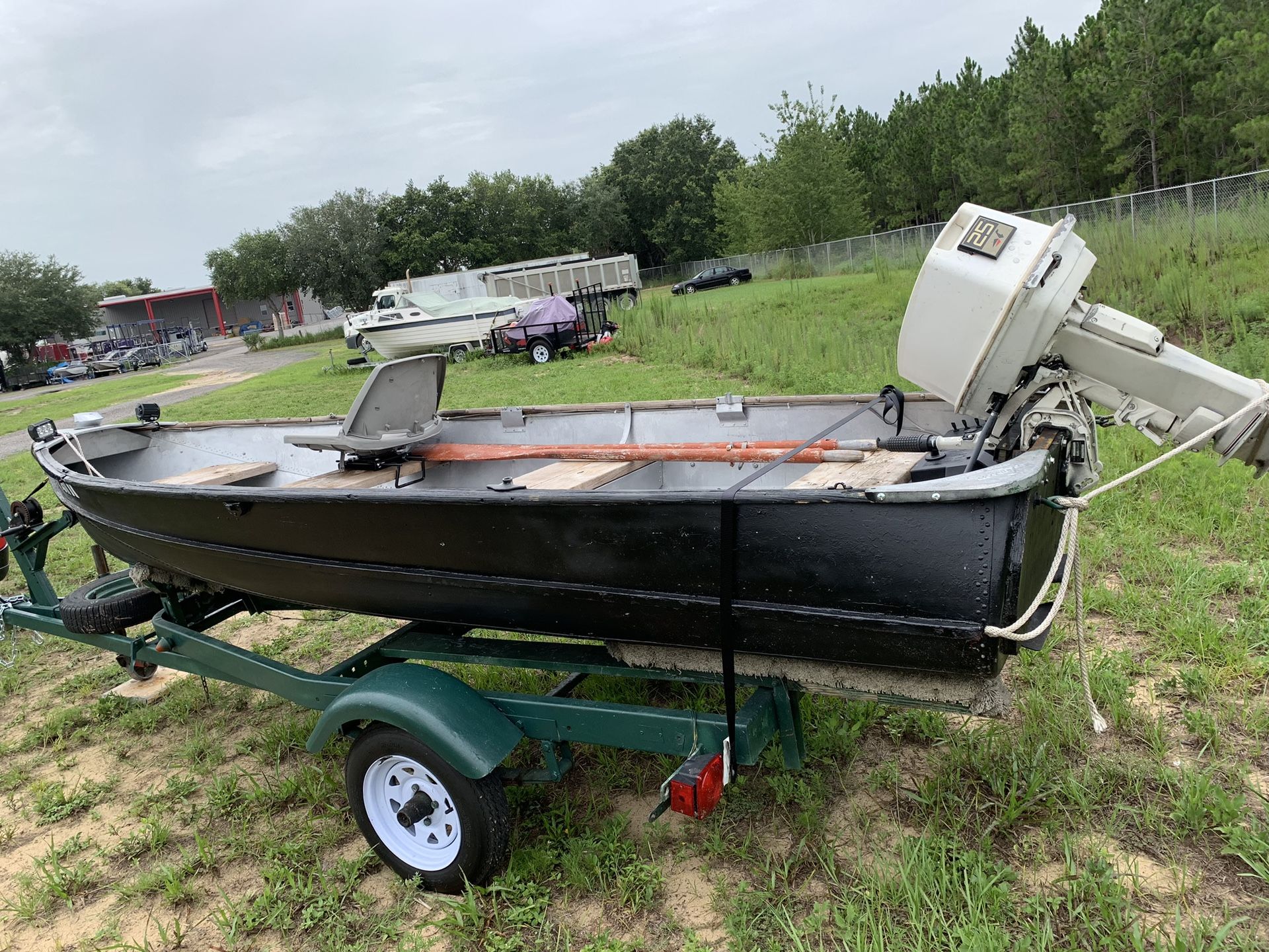 JUST REDUCED!!!! 14' Aluminum V Haul w/ 1990 Johnson 25HP for Sale in Clermont, FL - OfferUp