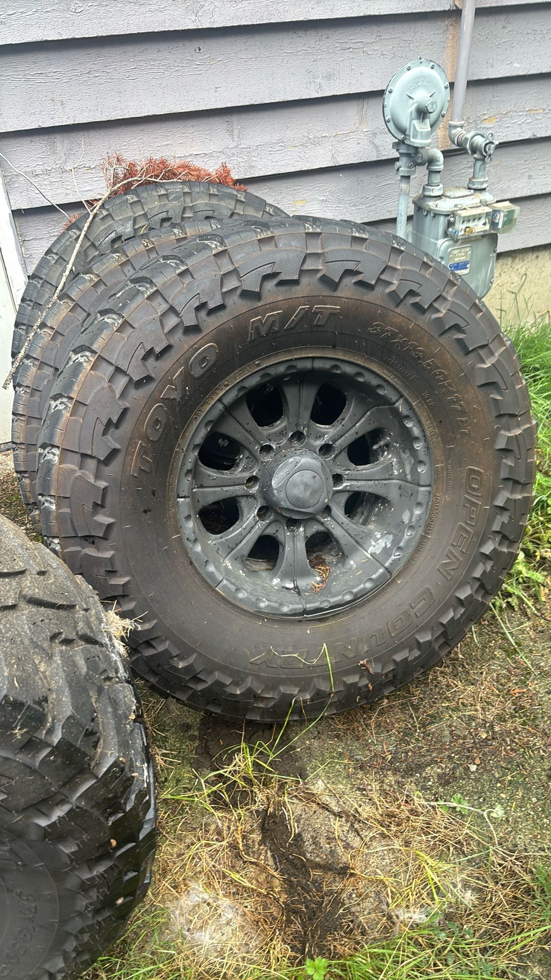 37 inch tires and wheels for Sale in Everett, WA - OfferUp