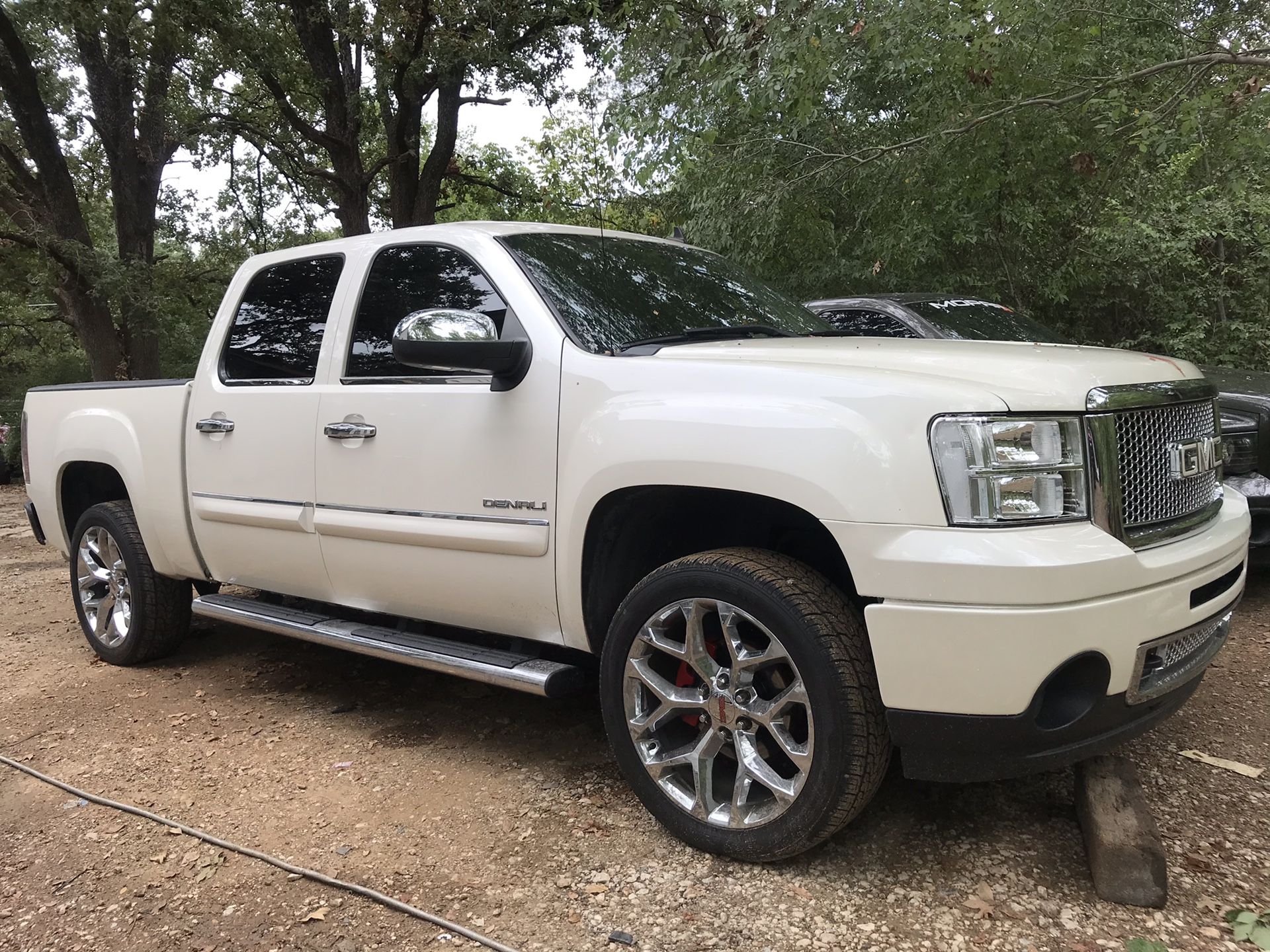 GMC Sierra Denali snowflake 22 inch rims for Sale in Dallas, TX - OfferUp