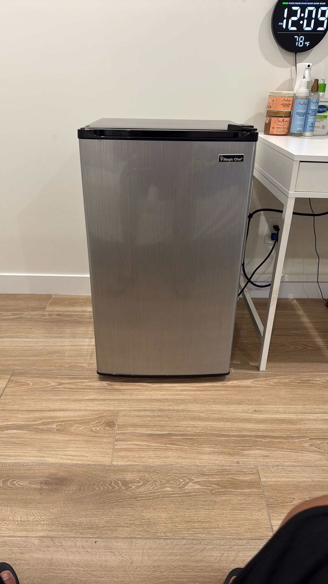 Mini Refrigerator for Sale in Glendale, AZ - OfferUp