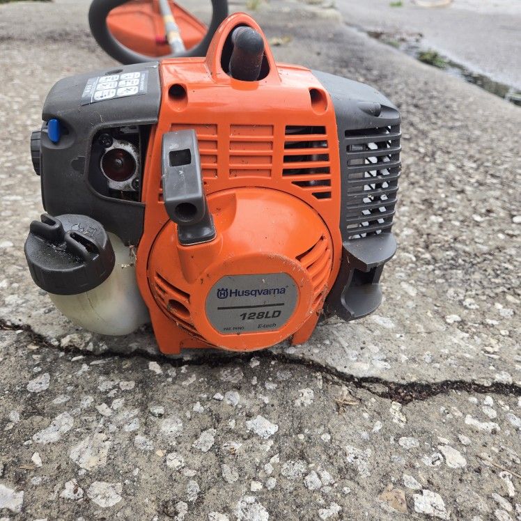 Husqavarna 128ld for Sale in Tampa, FL - OfferUp