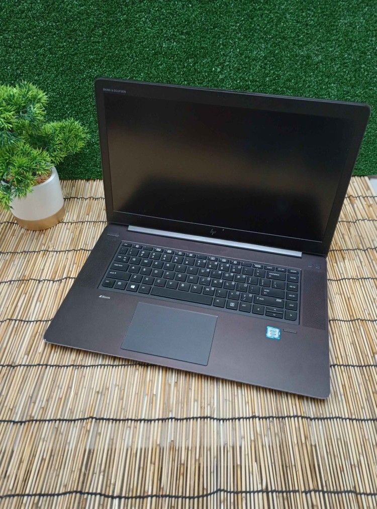 HP Zbook studio G4 with Xeon EM v6 processor, 16gb ram, 512gb SSD ...