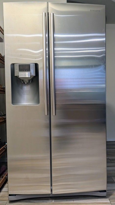 Samsung rs267tdrs 26 cu. ft. Side by Side Refrigerator for Sale in ...