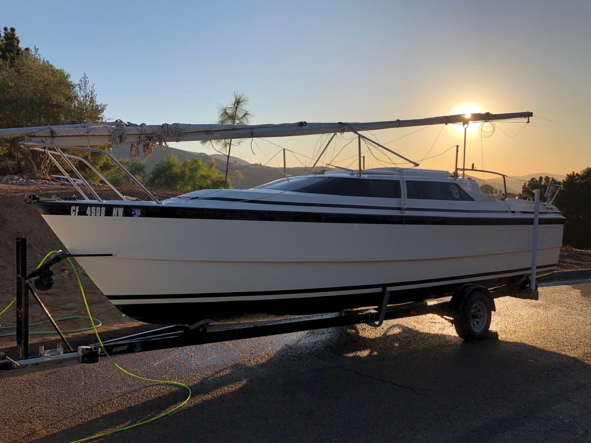 MacGregor 26X Trailerable Motor Sail Boat for Sale in Spring Valley, CA ...