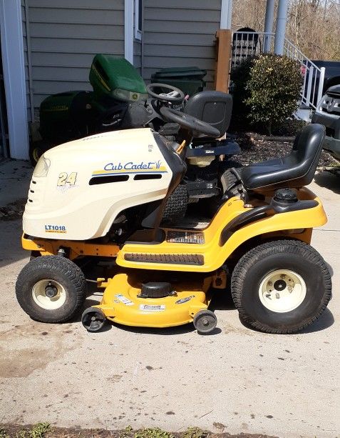 Cub Cadet LT1018 riding mower for Sale in Smithfield, VA - OfferUp