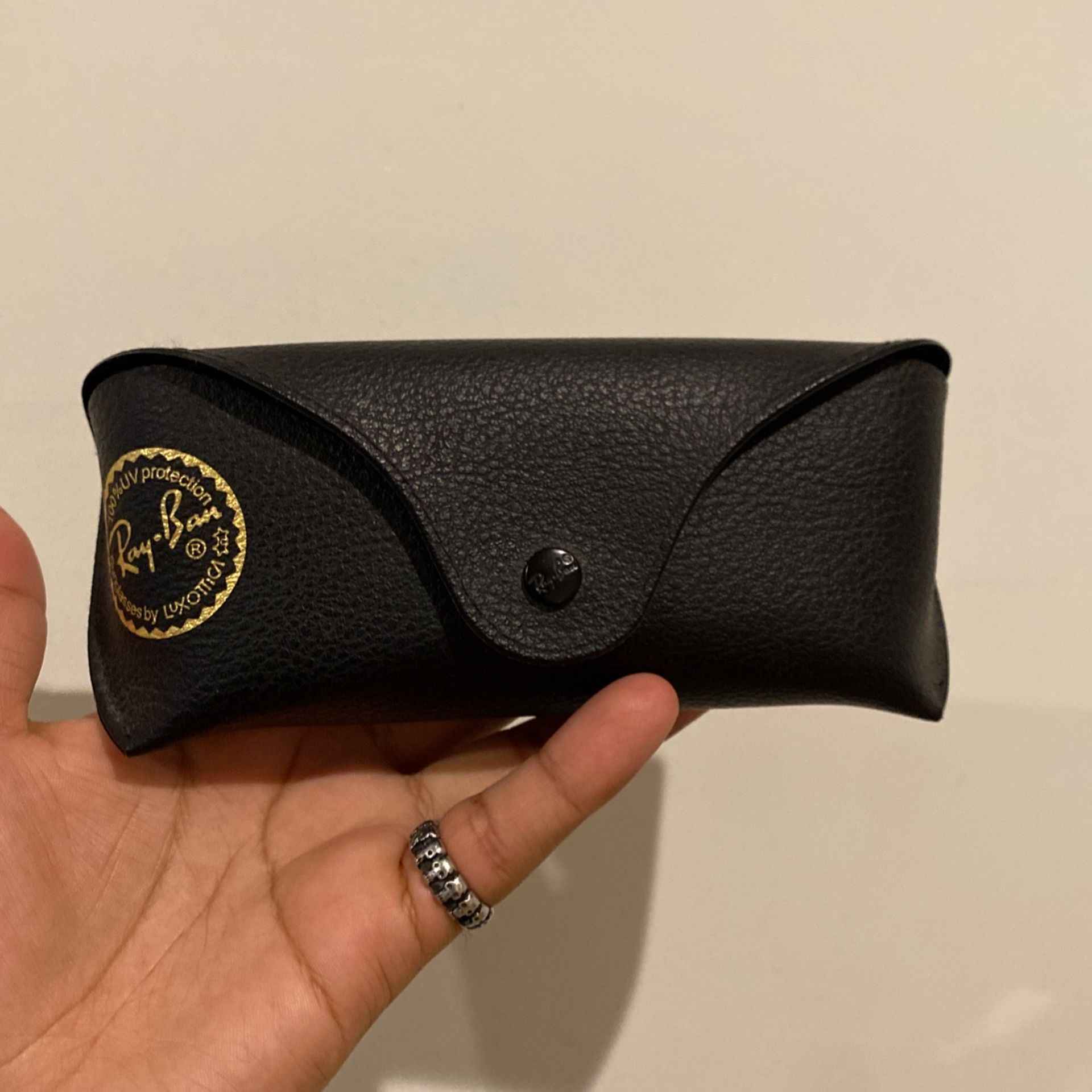 Ray Ban Case for Sale in Los Angeles, CA - OfferUp