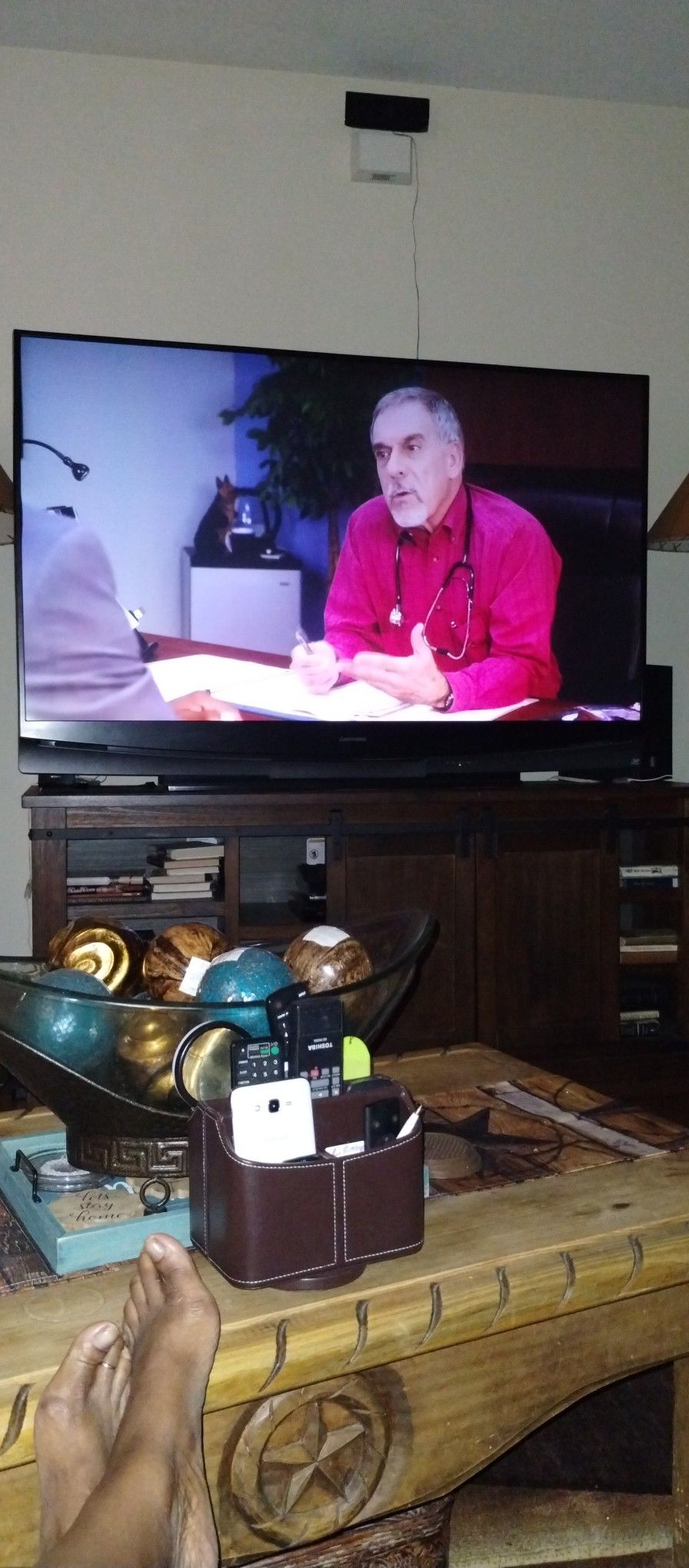 73inch Magnavox TV WITH REMOTE for Sale in Houston, TX - OfferUp