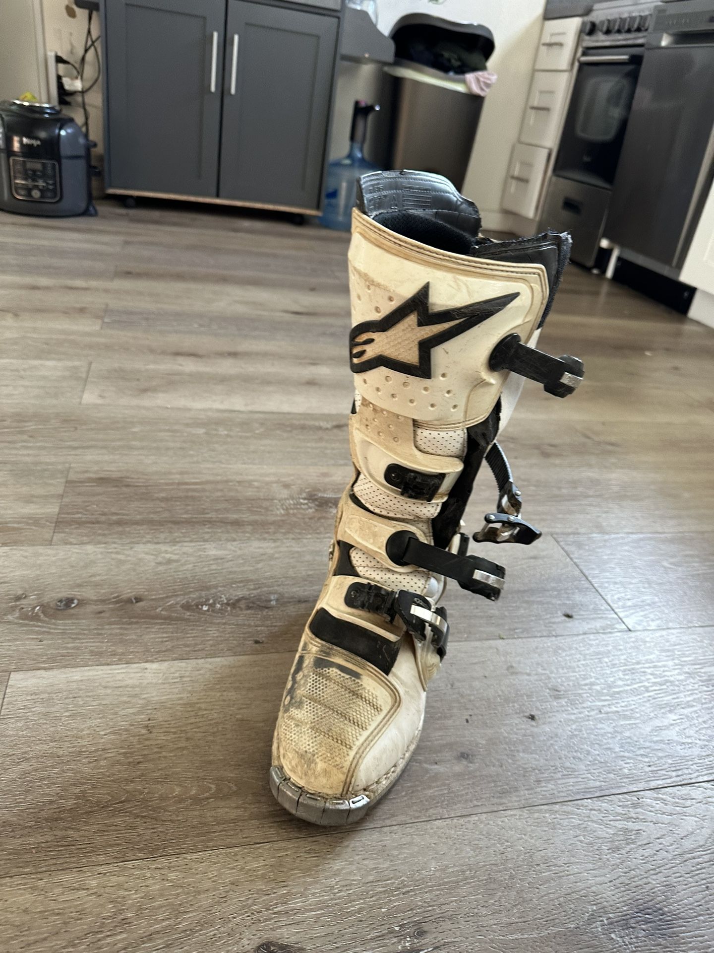 Alpinestar Tech 8 for Sale in San Diego, CA - OfferUp