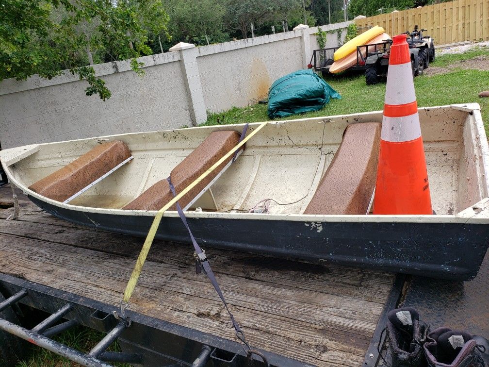 12 foot v hull hon John boat canoe bass boat with motor for Sale in ...