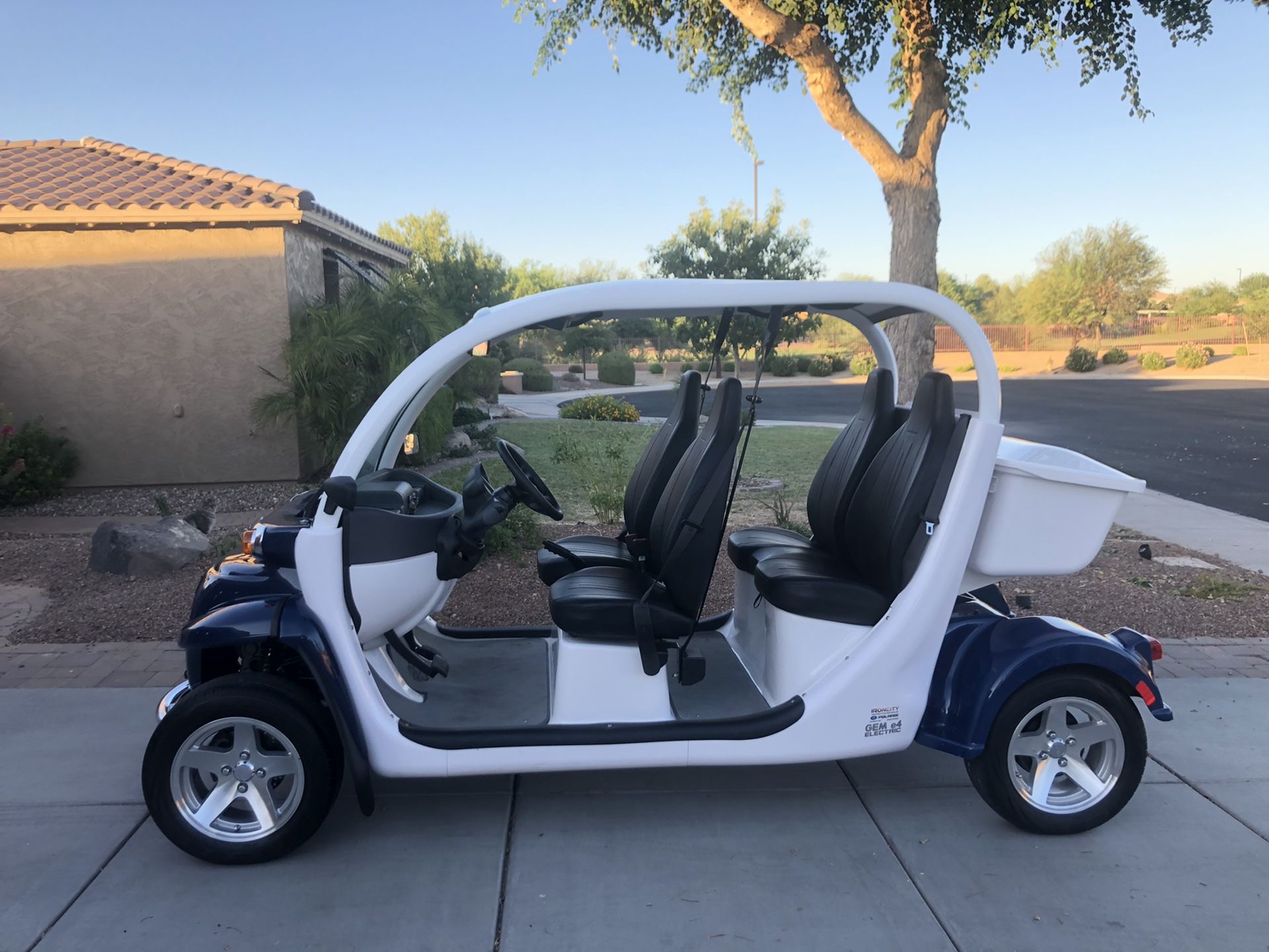 2014 Polaris GEM E4 Electric 4 Seat Golf Cart for Sale in Gilbert, AZ - OfferUp