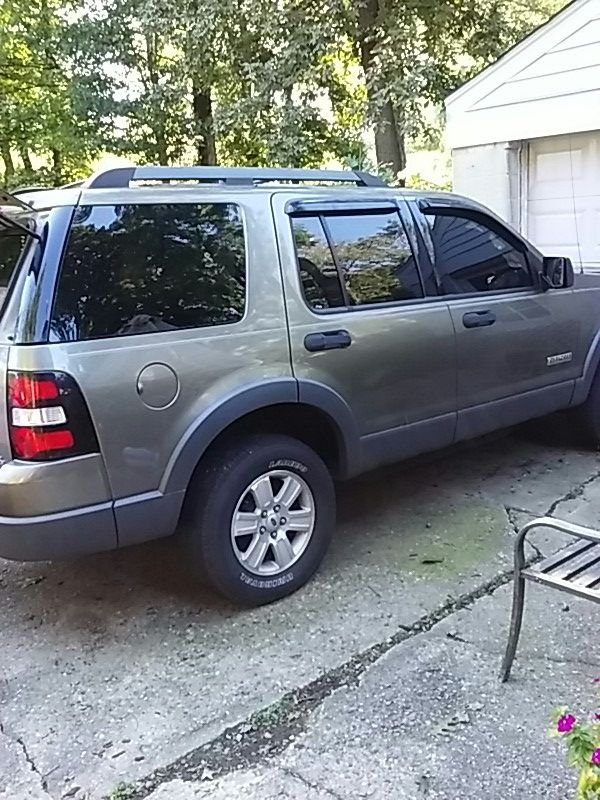 2006 Ford Explorer advancetrac rsc for Sale in Parkdale, OH - OfferUp