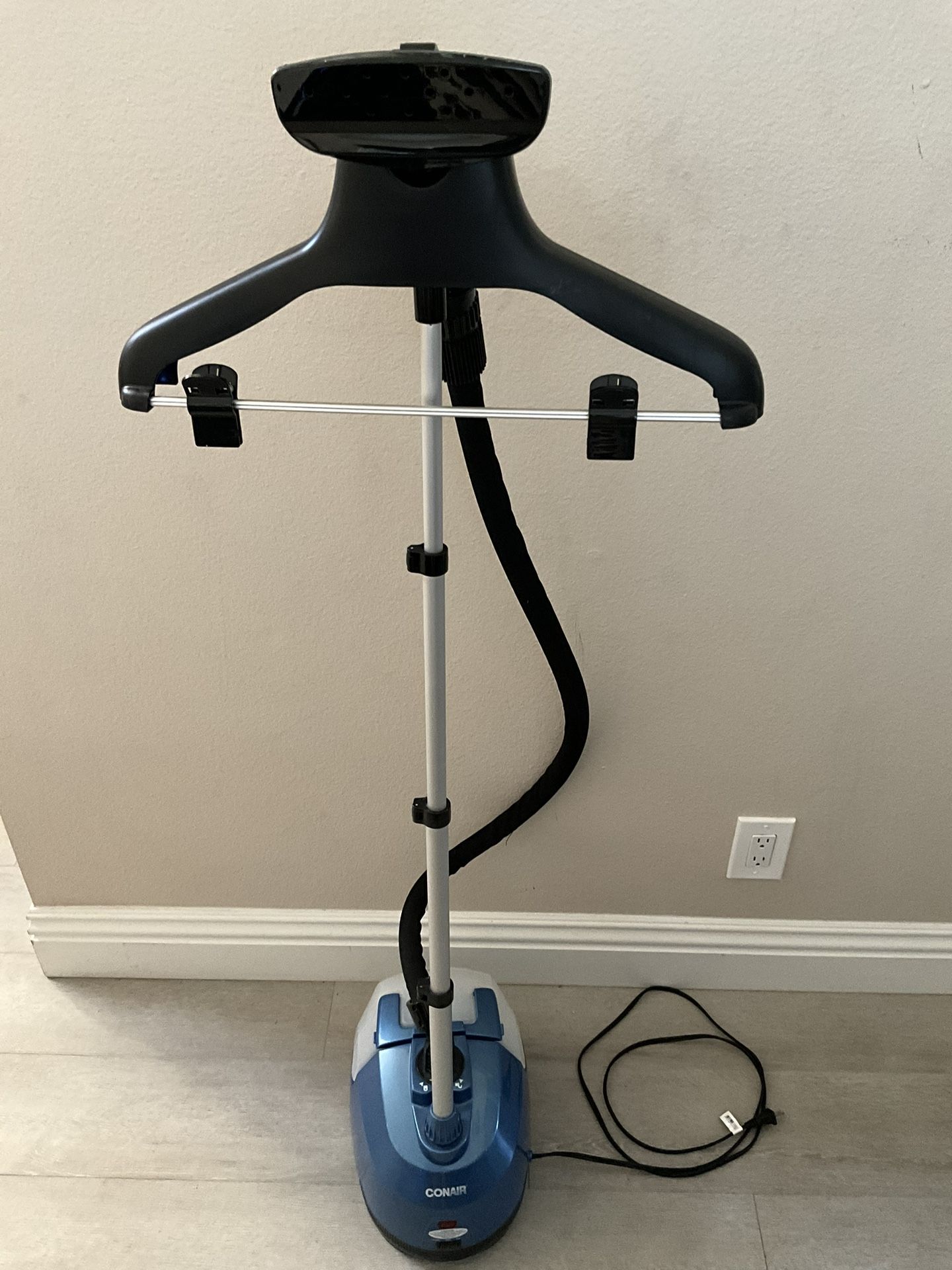 Conair Extreme Upright Steamer / Iron for Sale in Riverside, CA - OfferUp