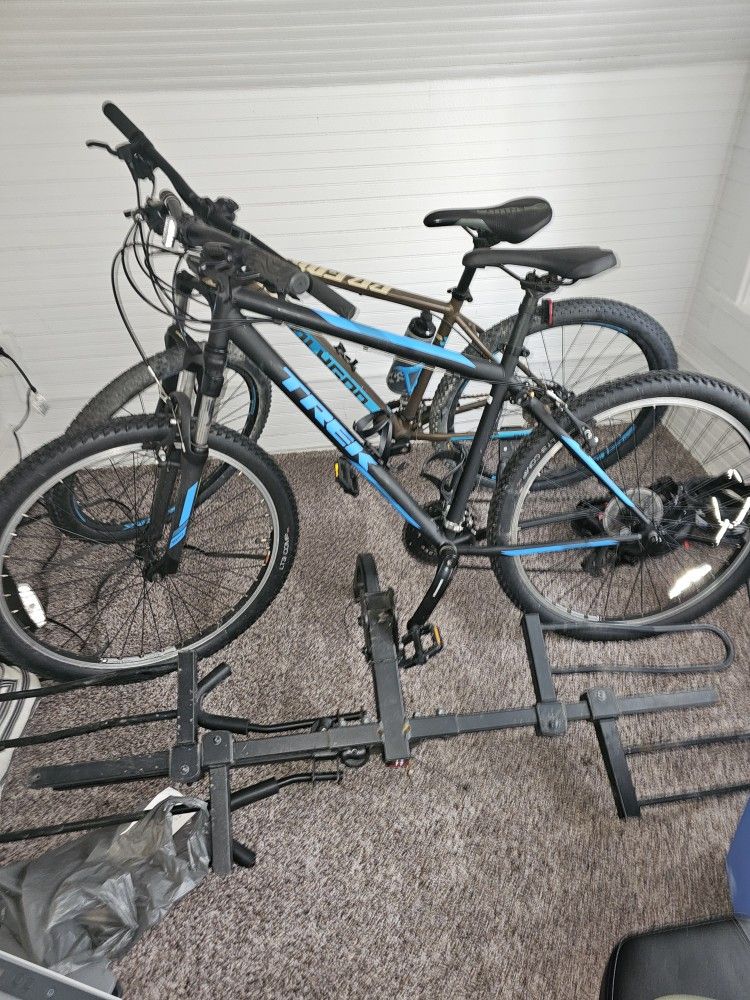Trek 820 Mountain Bike (Closest In Pic) for Sale in Greeley, CO - OfferUp