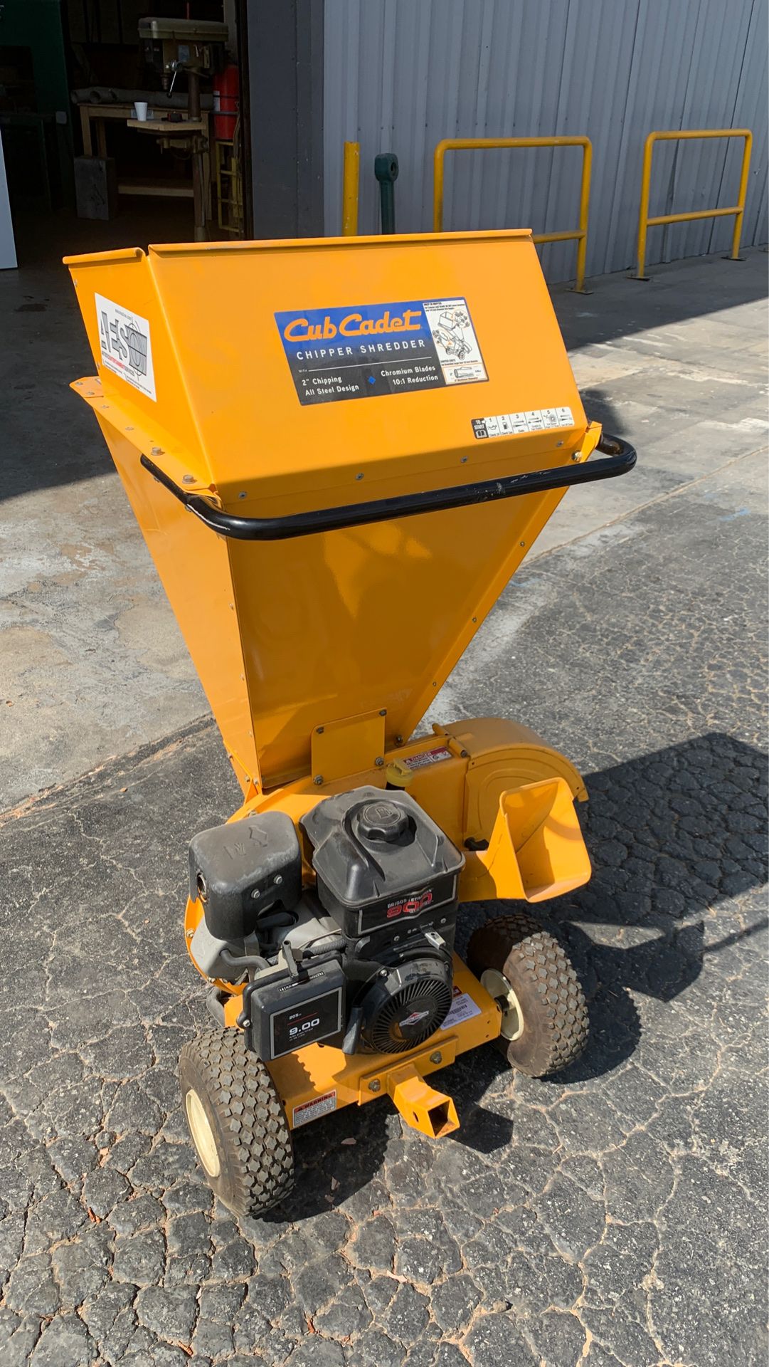 Wood chipper cub cadet 2” chipper for Sale in Irwindale, CA - OfferUp